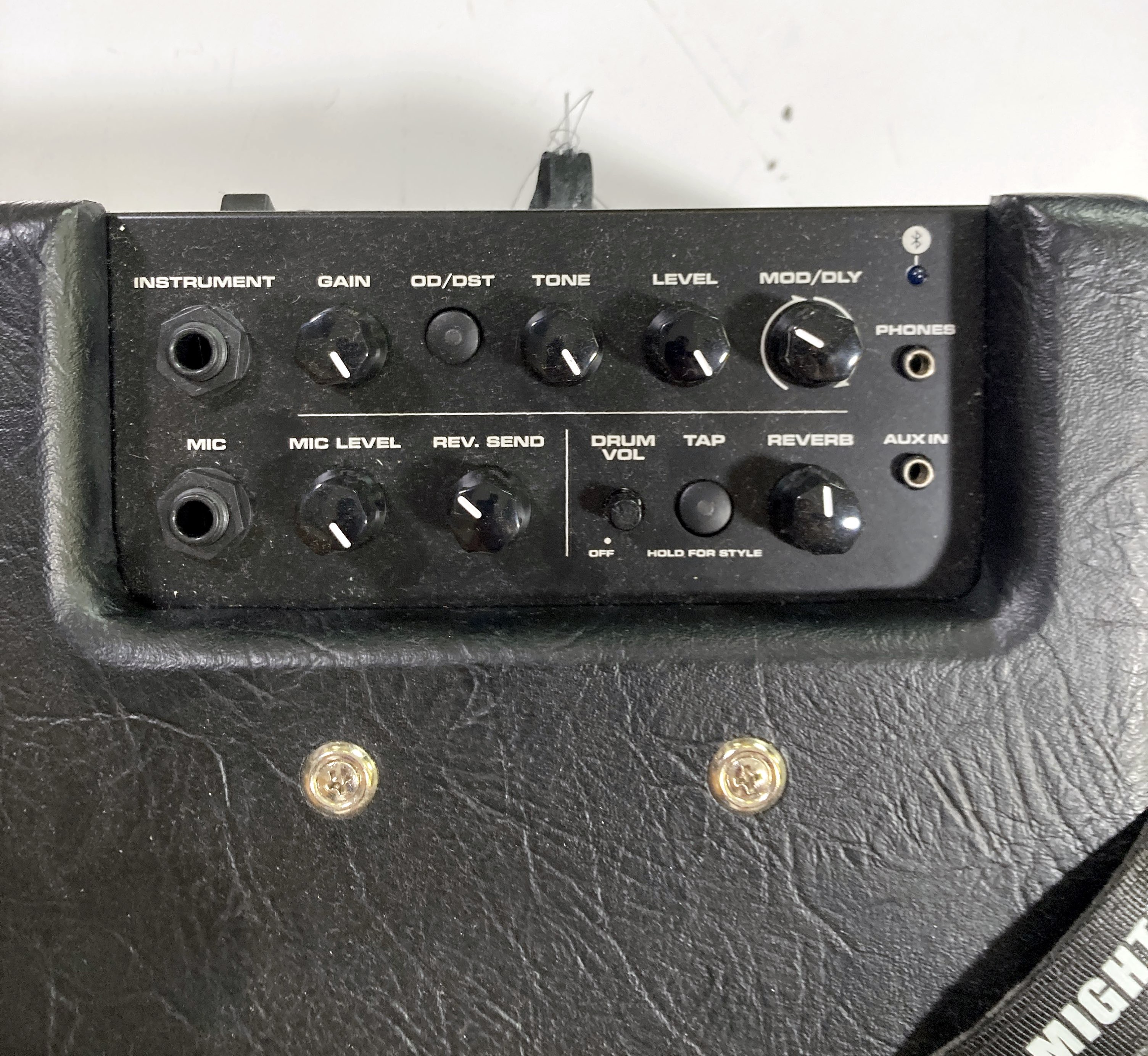 Lot 7 - FIVE GUITAR AMPLIFIERS (LANEY, NUX, CARLSBRO,