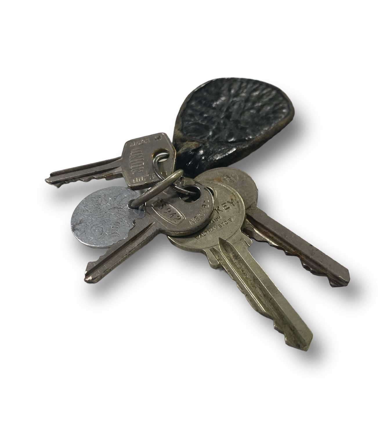 Lot 519 - THE BEATLES / JOHN LENNON - KEYS FROM JOHN'S