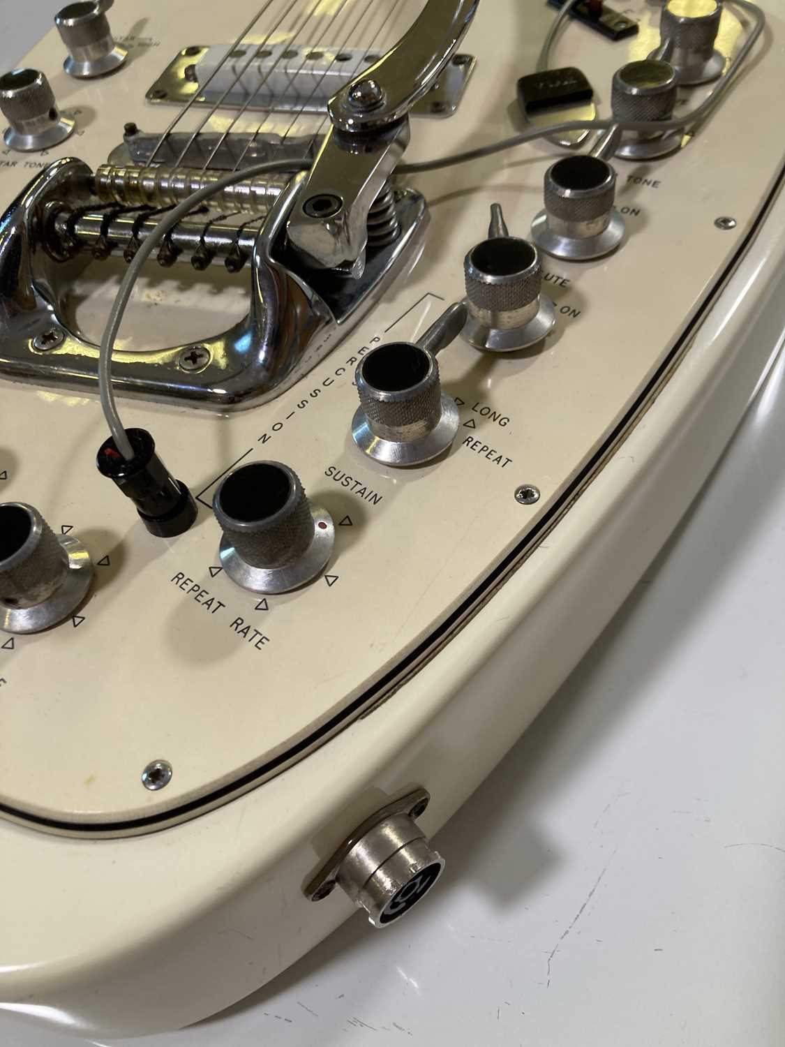 Lot 42 - VOX V251 GUITAR ORGAN.
