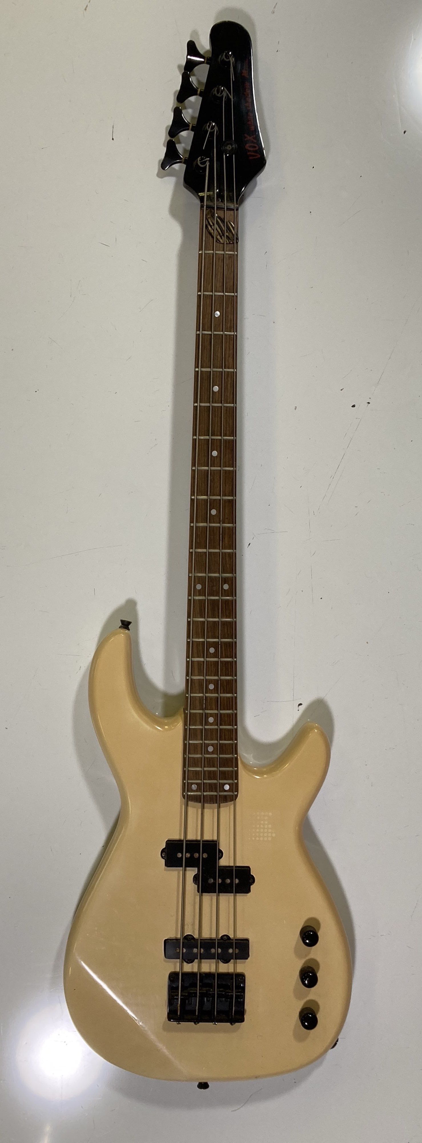 Lot 43 - VOX WHITE SHADOW ELECTRIC BASS GUITAR.