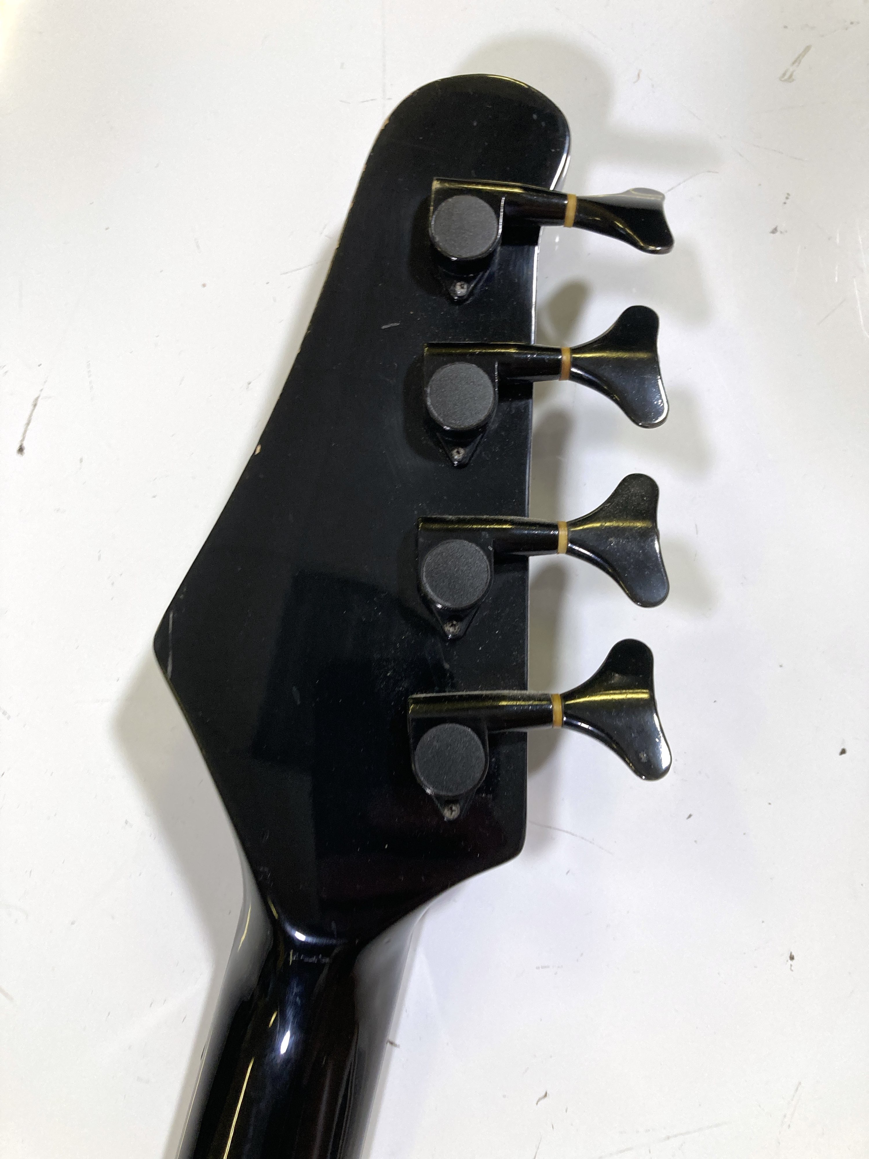 Lot 43 - VOX WHITE SHADOW ELECTRIC BASS GUITAR.