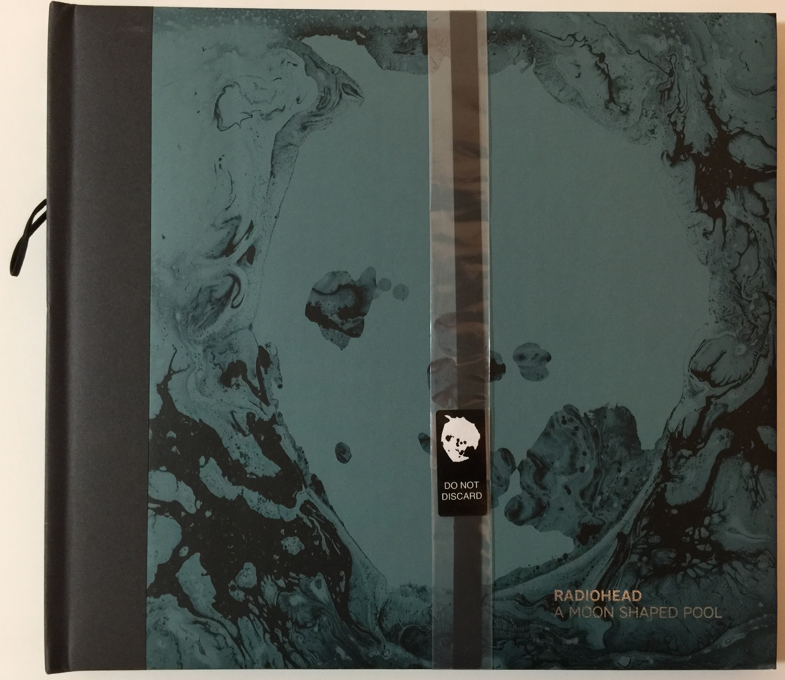 Lot 32 - RADIOHEAD - A MOON SHAPED POOL/ THE KING OF