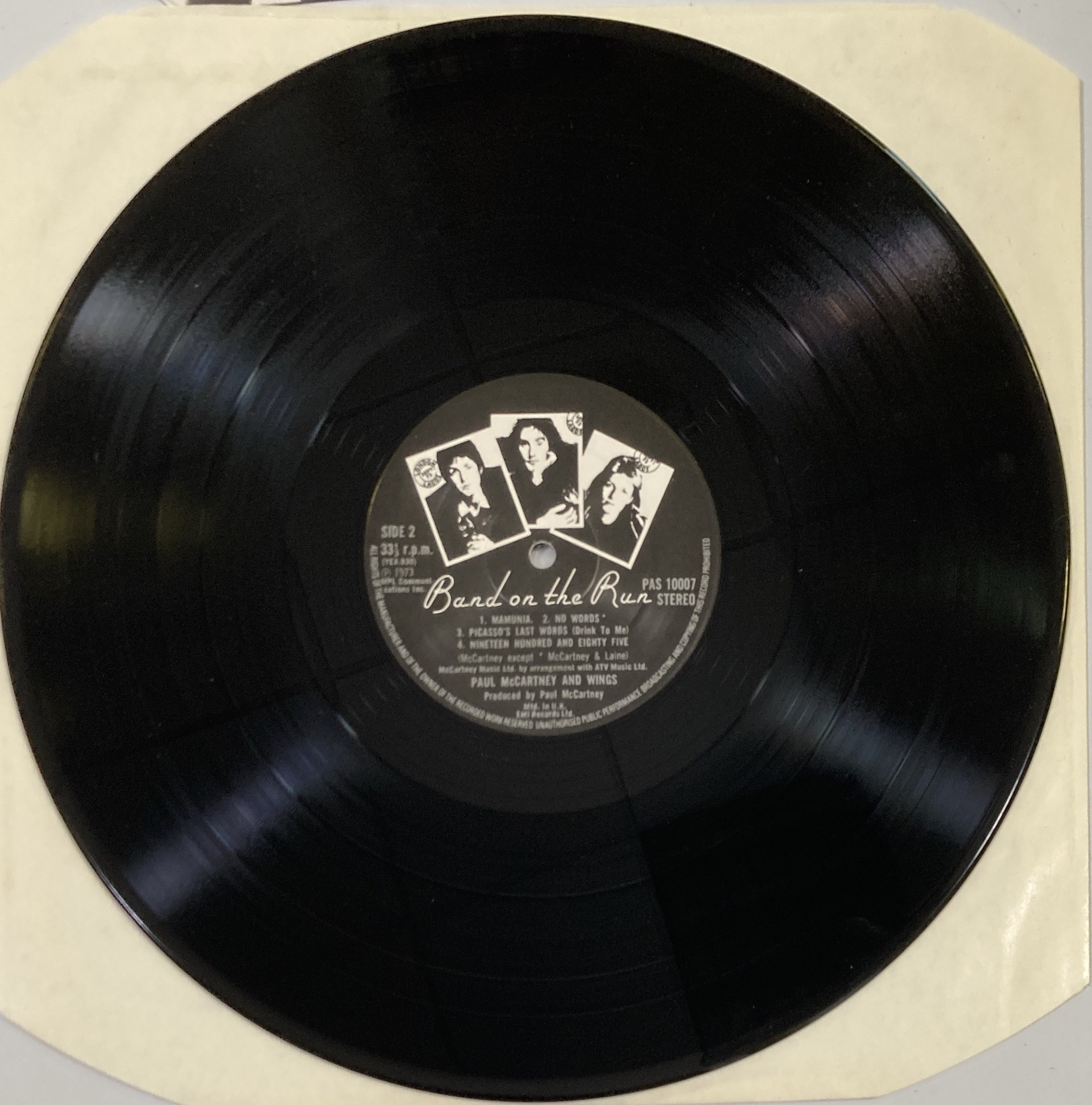 Lot 79 - PAUL McCARTNEY & WINGS - BAND ON THE RUN LP