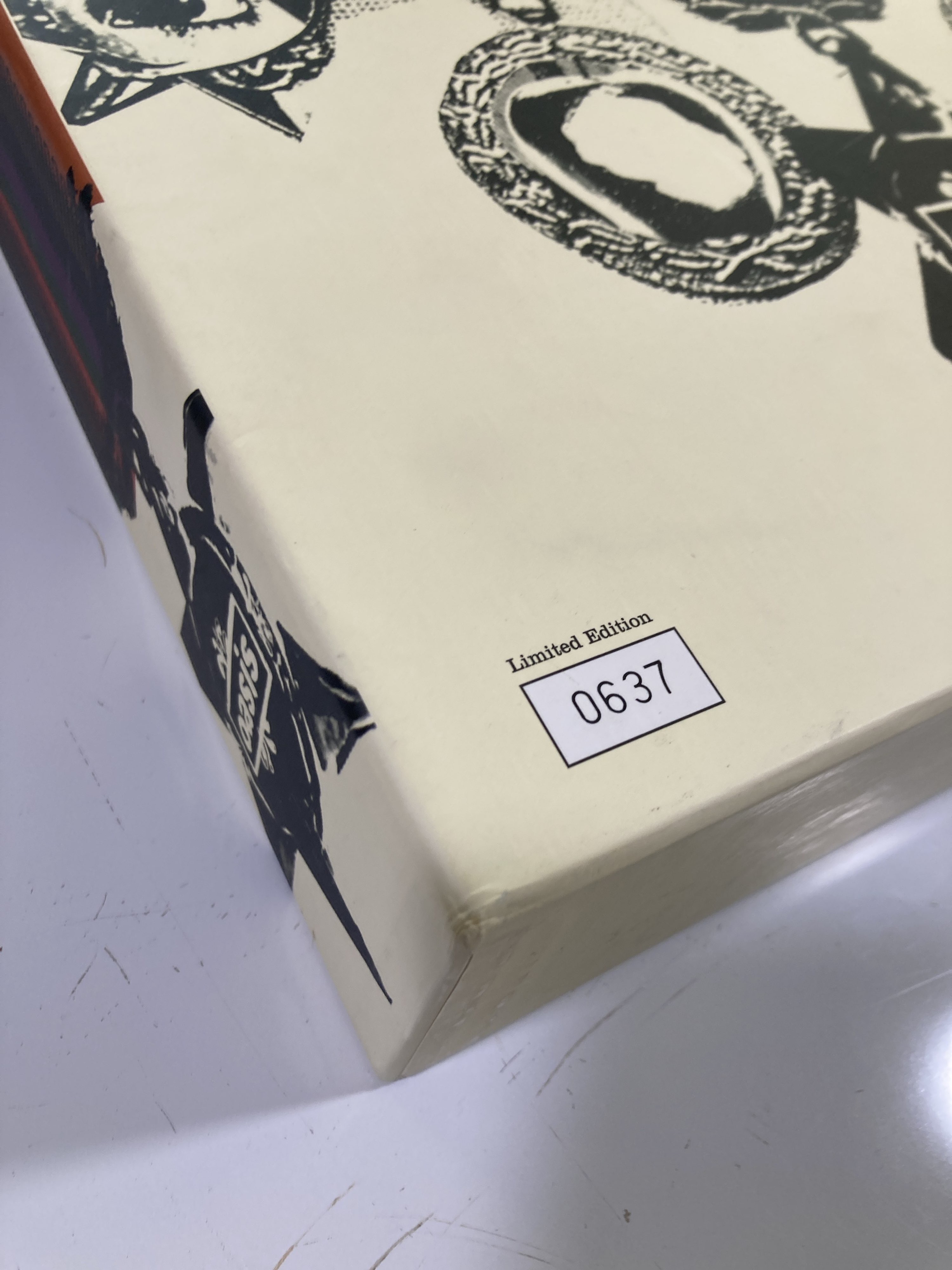 Lot 25 - OASIS SELF TITLED VINYL BOX - RKIDBOX58 - ALL