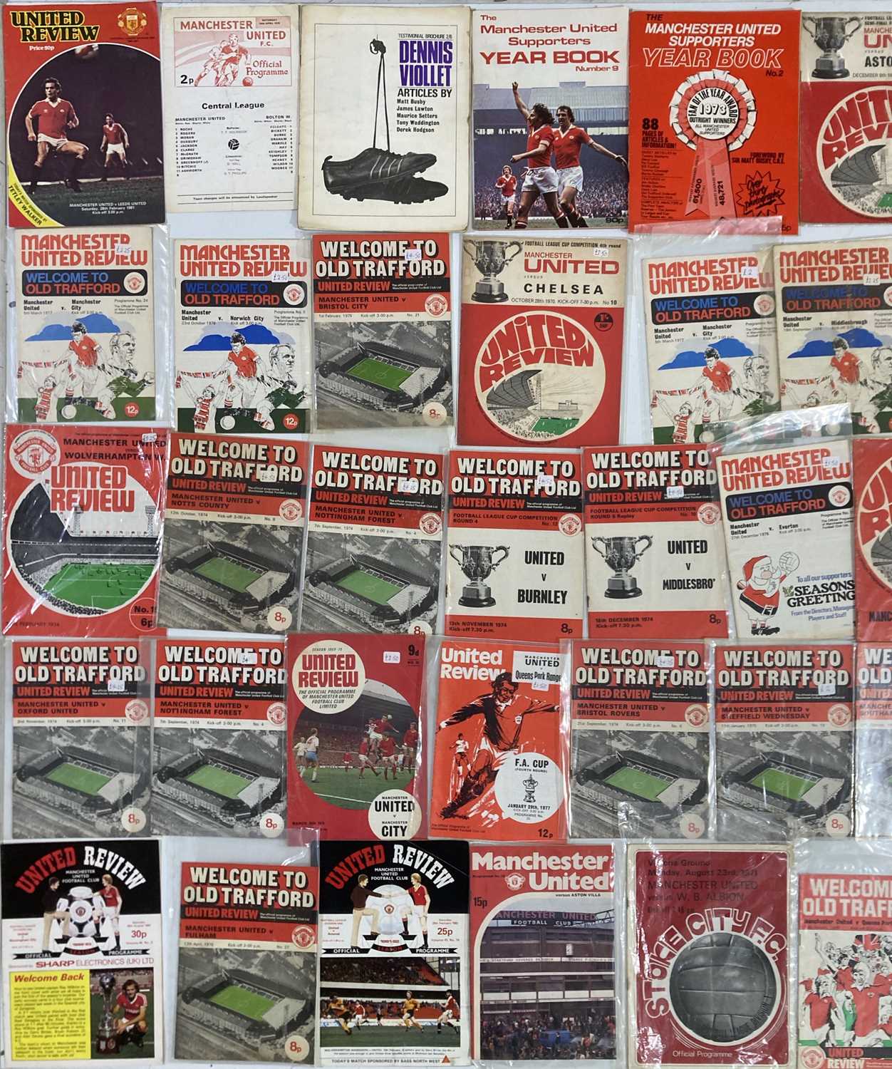Lot 65 - MANCHESTER UNITED PROGRAMMES 70s/80s.