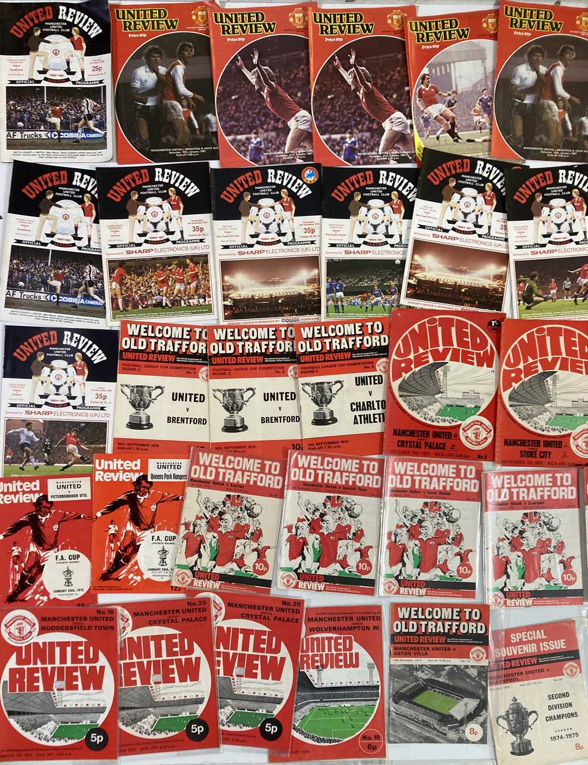 Lot 65 - MANCHESTER UNITED PROGRAMMES 70s/80s.