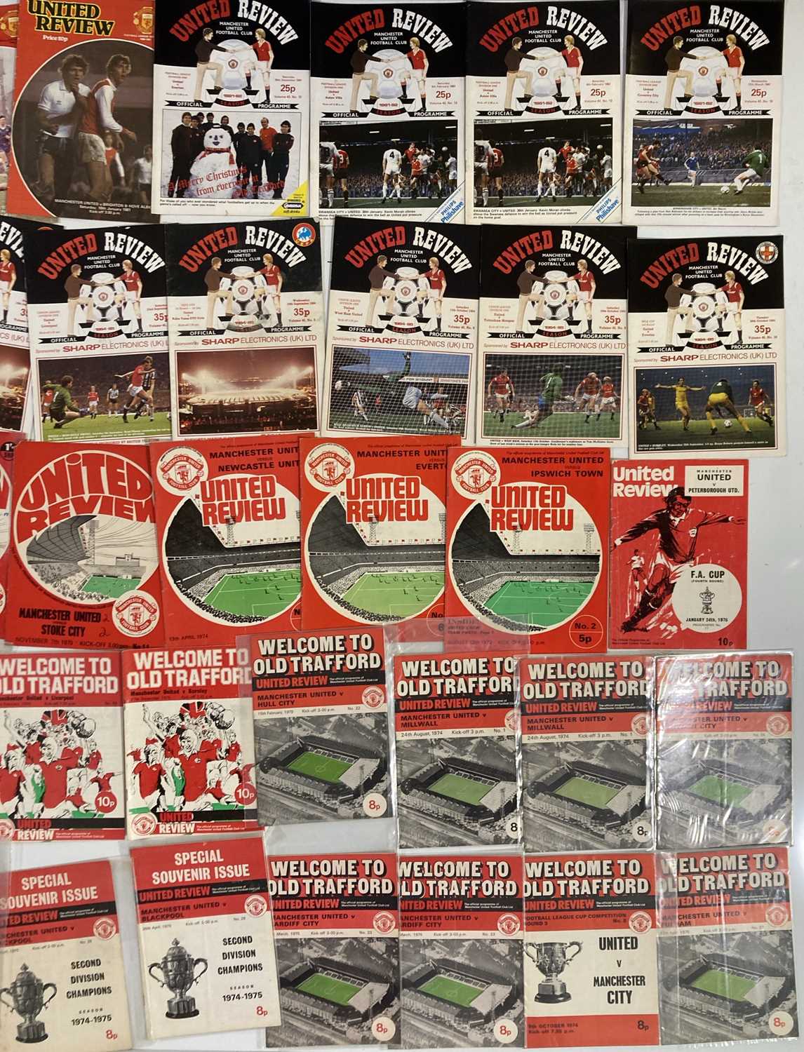 Lot 65 - MANCHESTER UNITED PROGRAMMES 70s/80s.