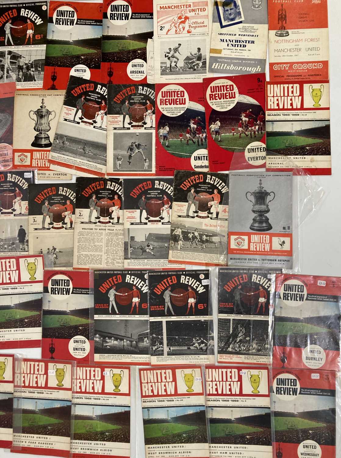 Lot 68 - 1960s MANCHESTER UNITED PROGRAMMES.