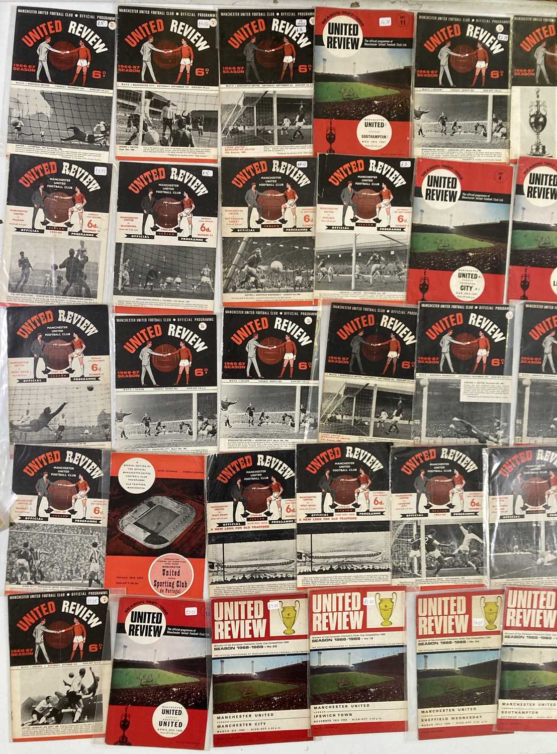 Lot 68 - 1960s MANCHESTER UNITED PROGRAMMES.