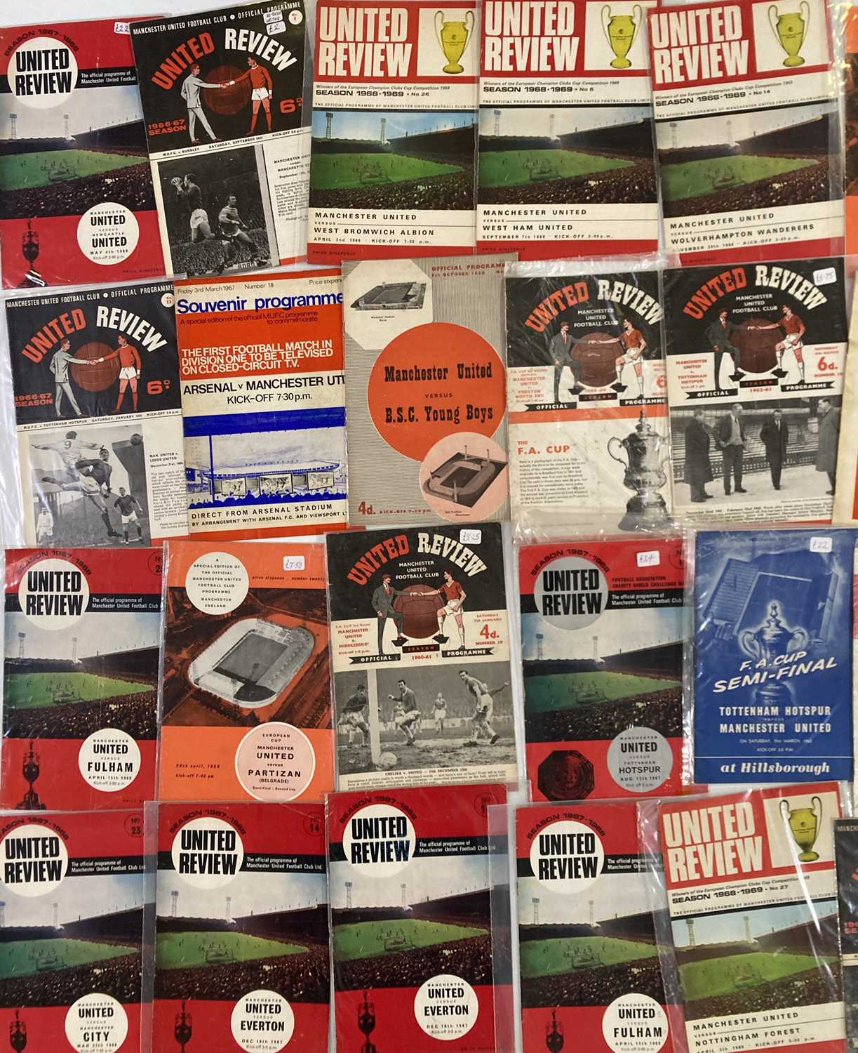Lot 68 - 1960s MANCHESTER UNITED PROGRAMMES.