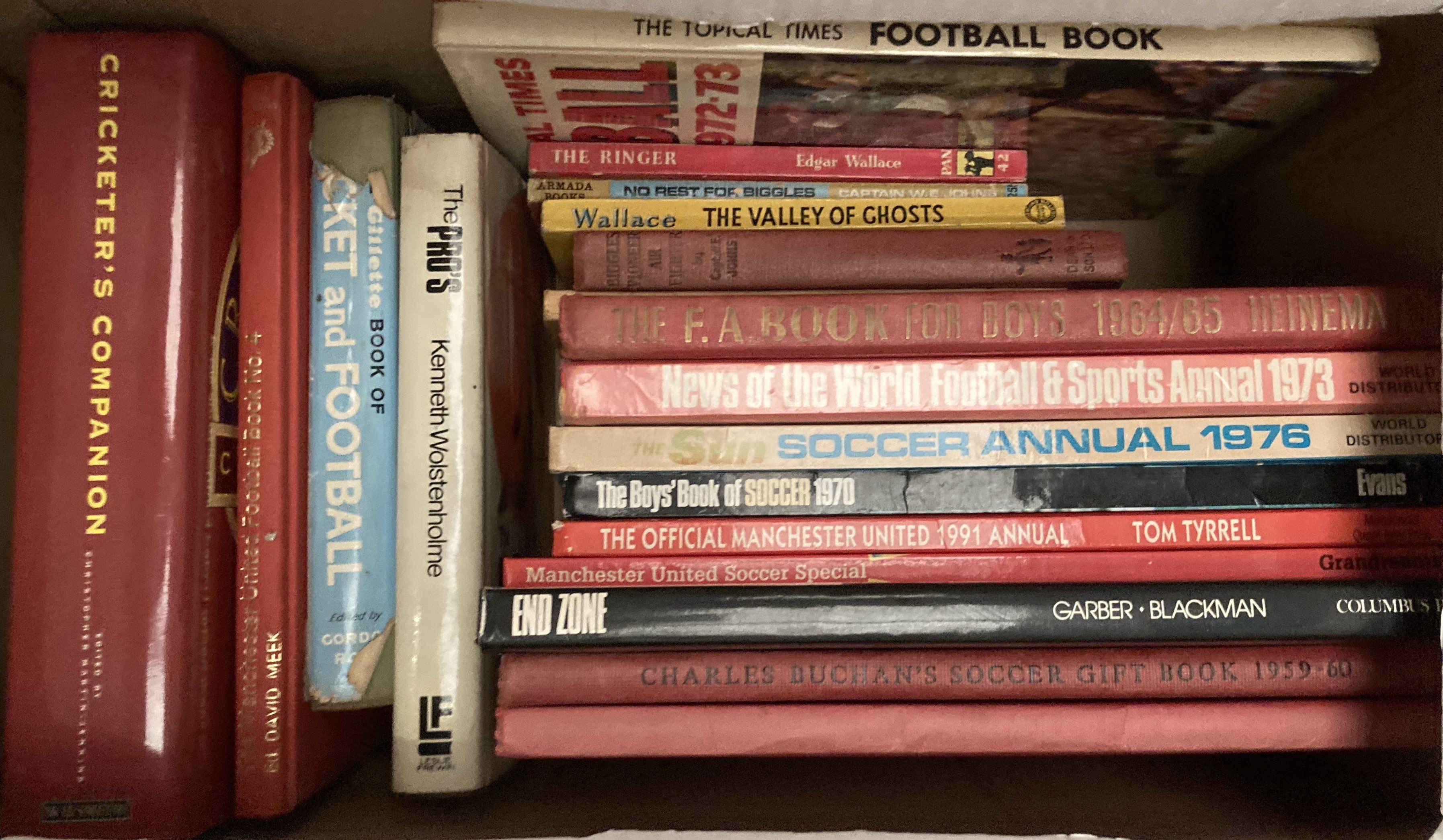 Lot 11 - SPORTS BOOKS, ANNUALS & MAGAZINES.