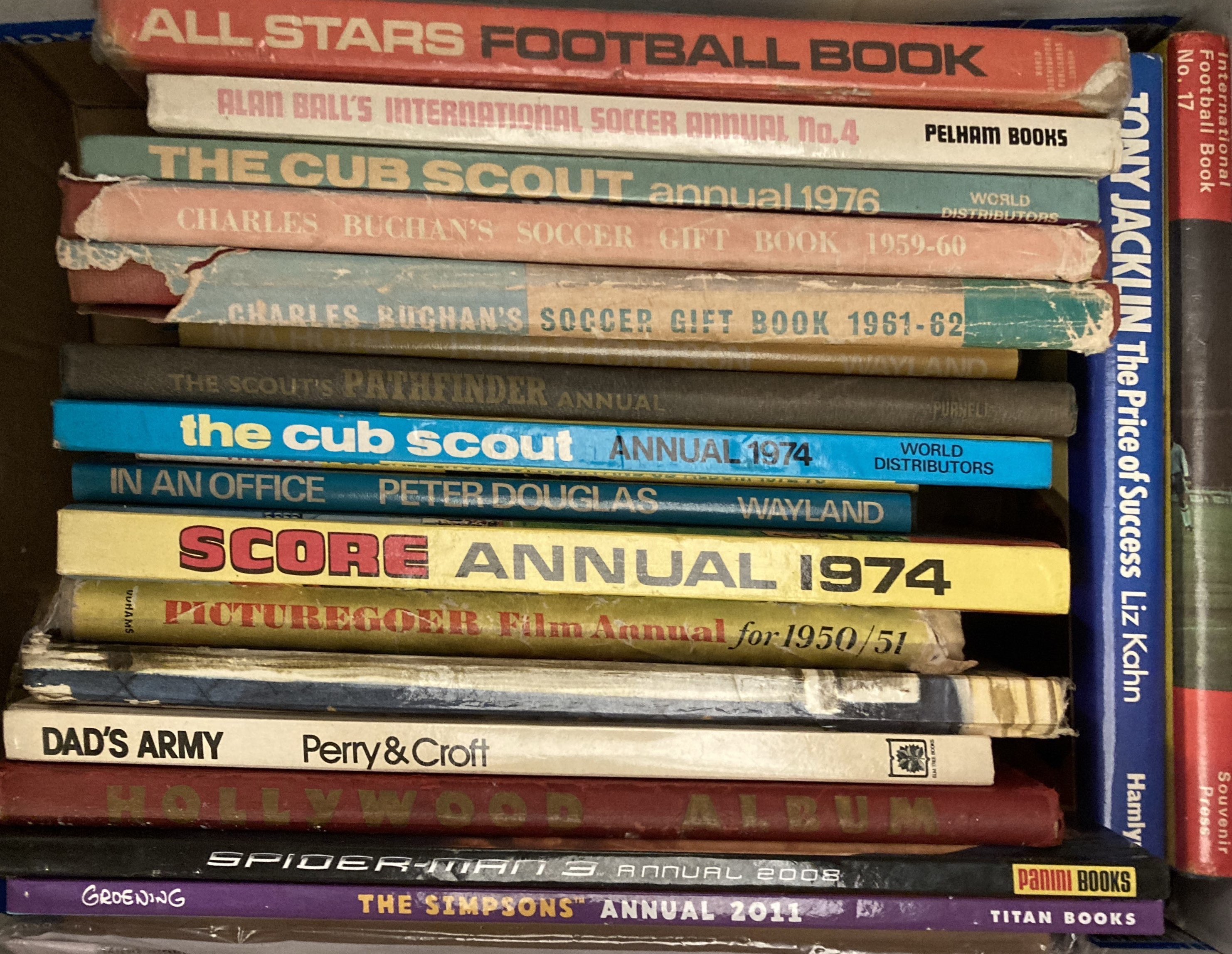 Lot 11 - SPORTS BOOKS, ANNUALS & MAGAZINES.