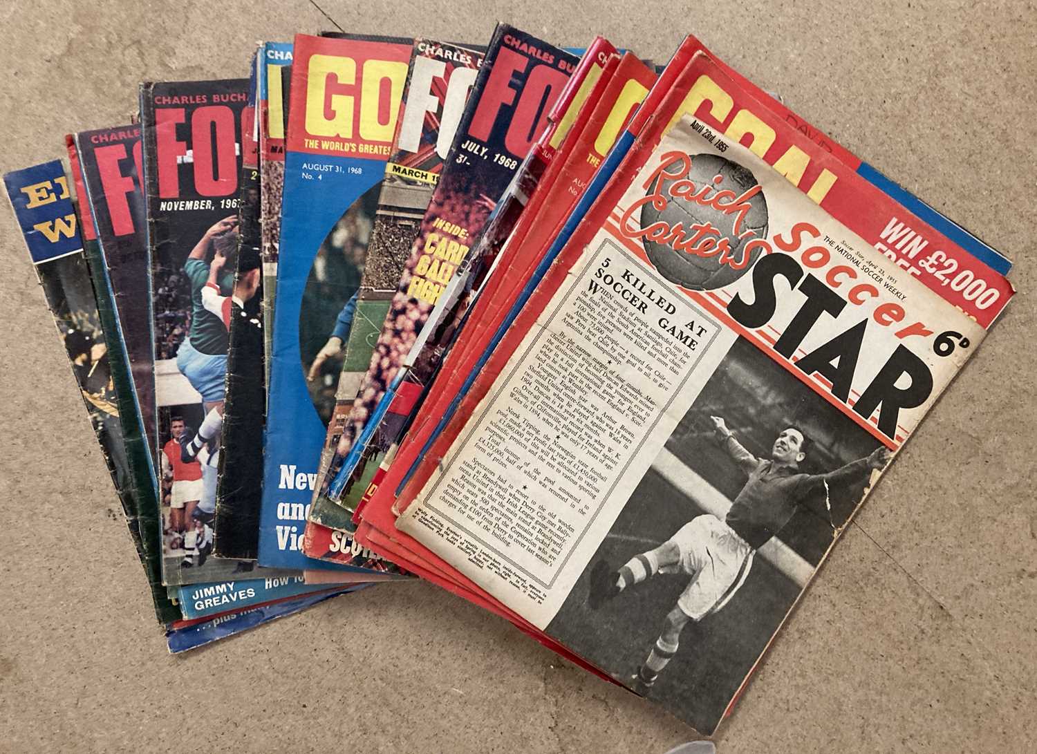 Lot 11 - SPORTS BOOKS, ANNUALS & MAGAZINES.
