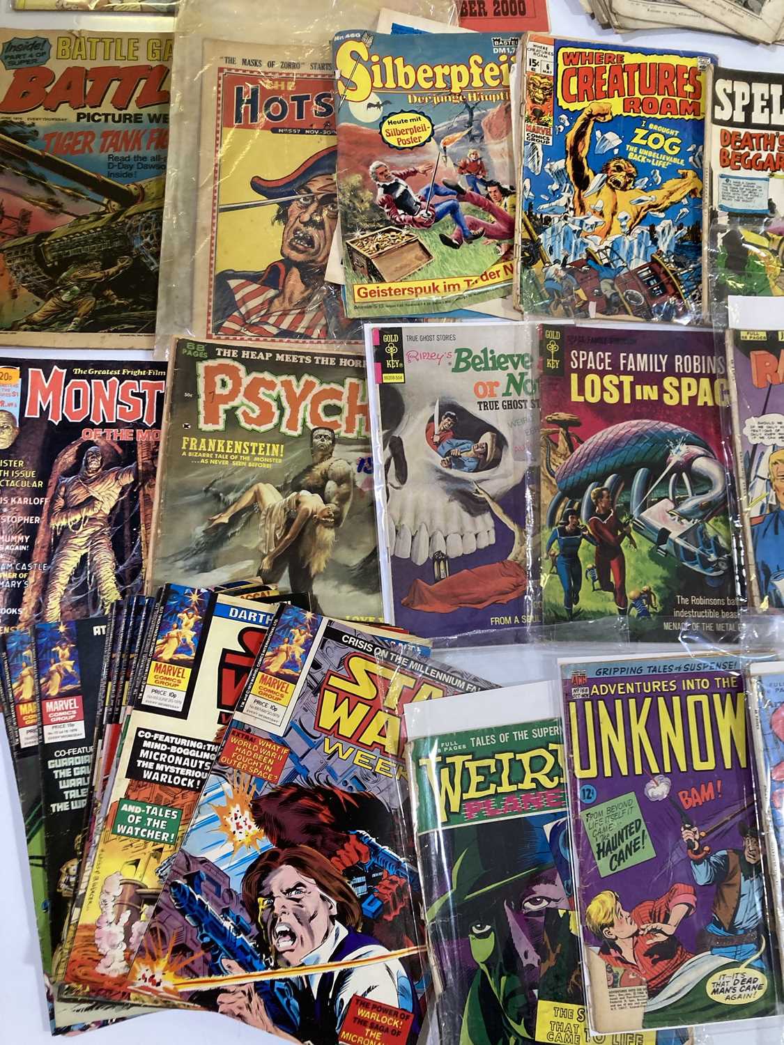 Lot 147 - COMICS, MAGAZINES, AND BOOKS/ANNUALS.