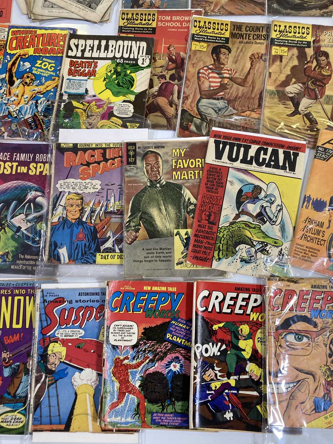 Lot 147 - COMICS, MAGAZINES, AND BOOKS/ANNUALS.