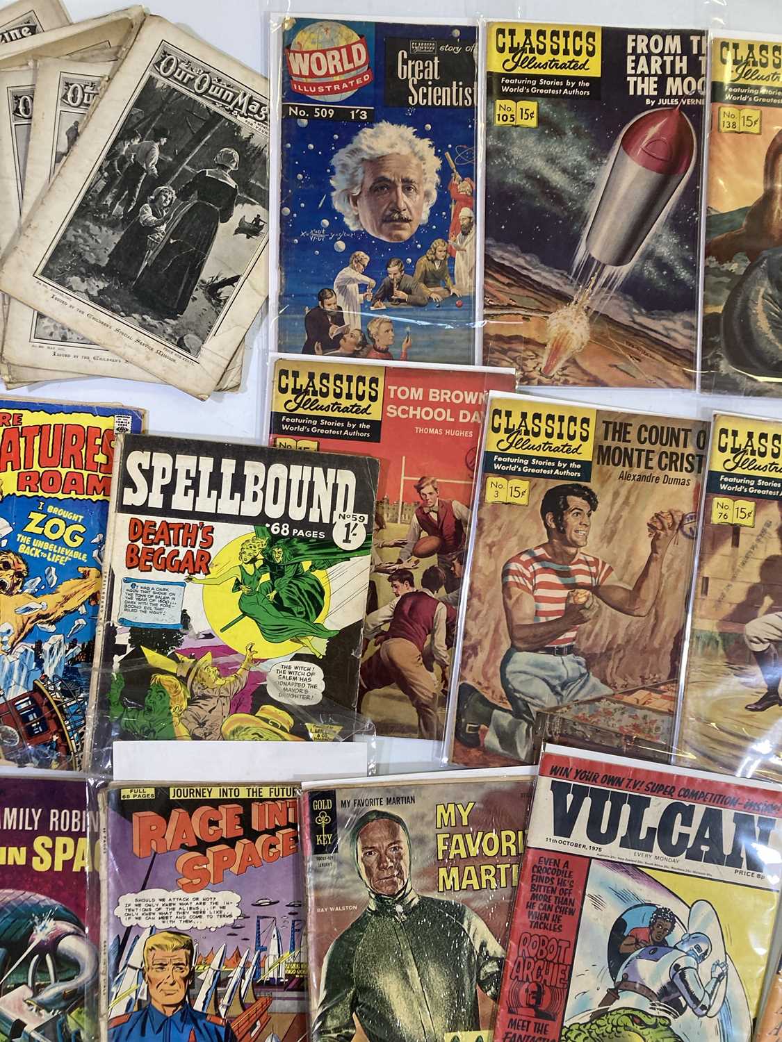 Lot 147 - COMICS, MAGAZINES, AND BOOKS/ANNUALS.