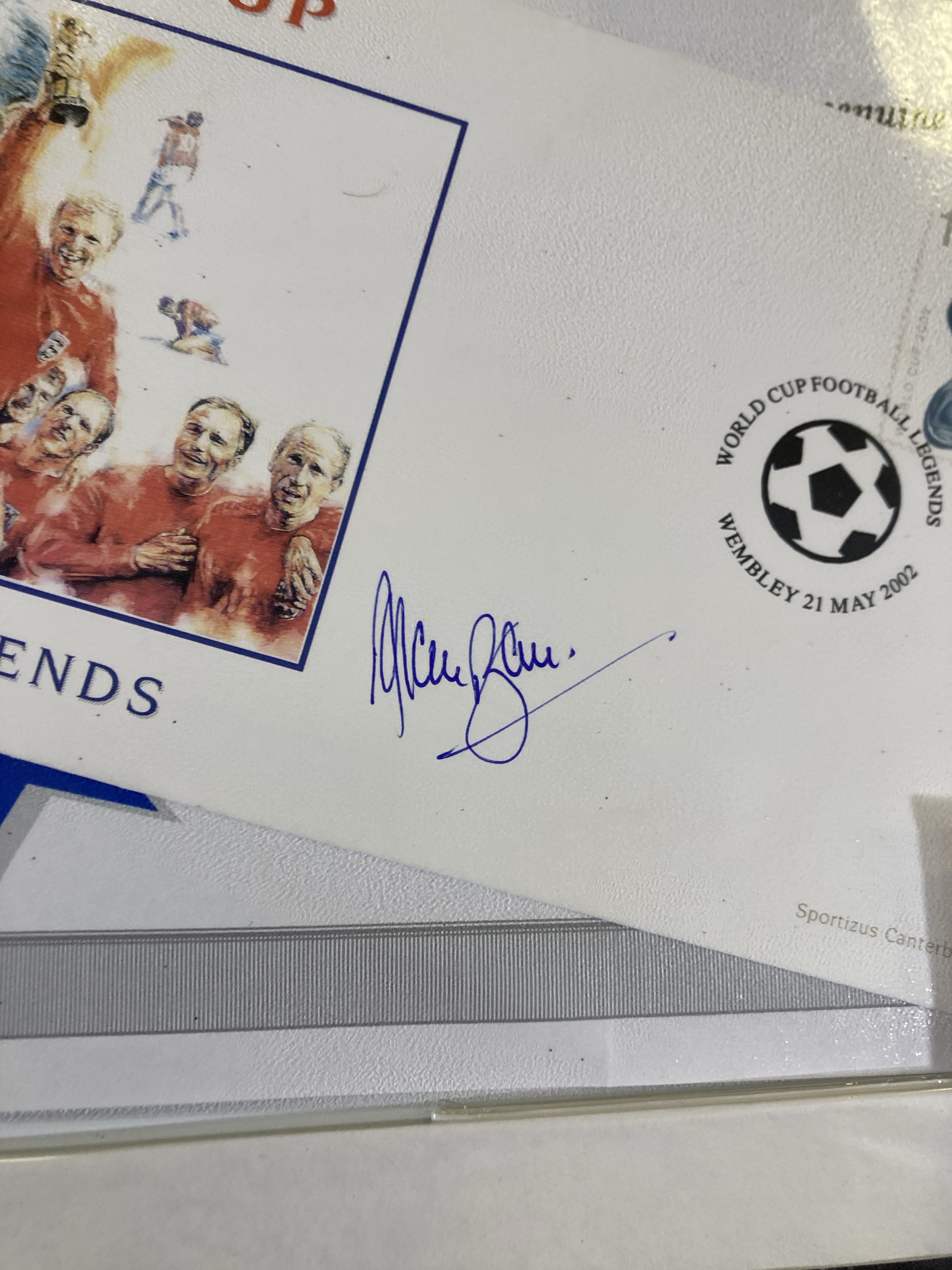 Lot 116 - FOOTBALL MEMORABILIA - SIGNED ITEMS.