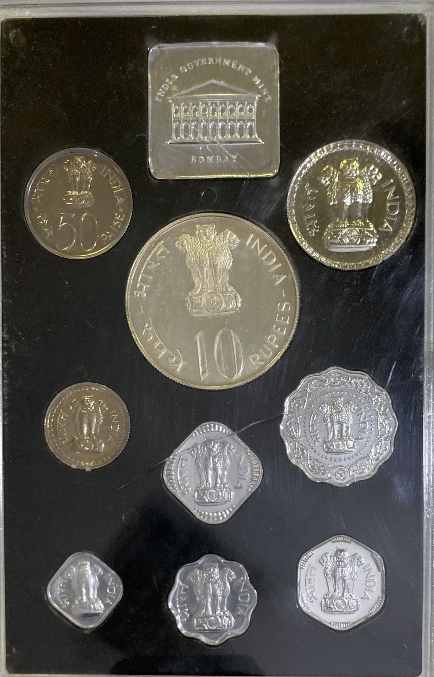 Lot 22 - COINS - PROOF SETS OF COINS.