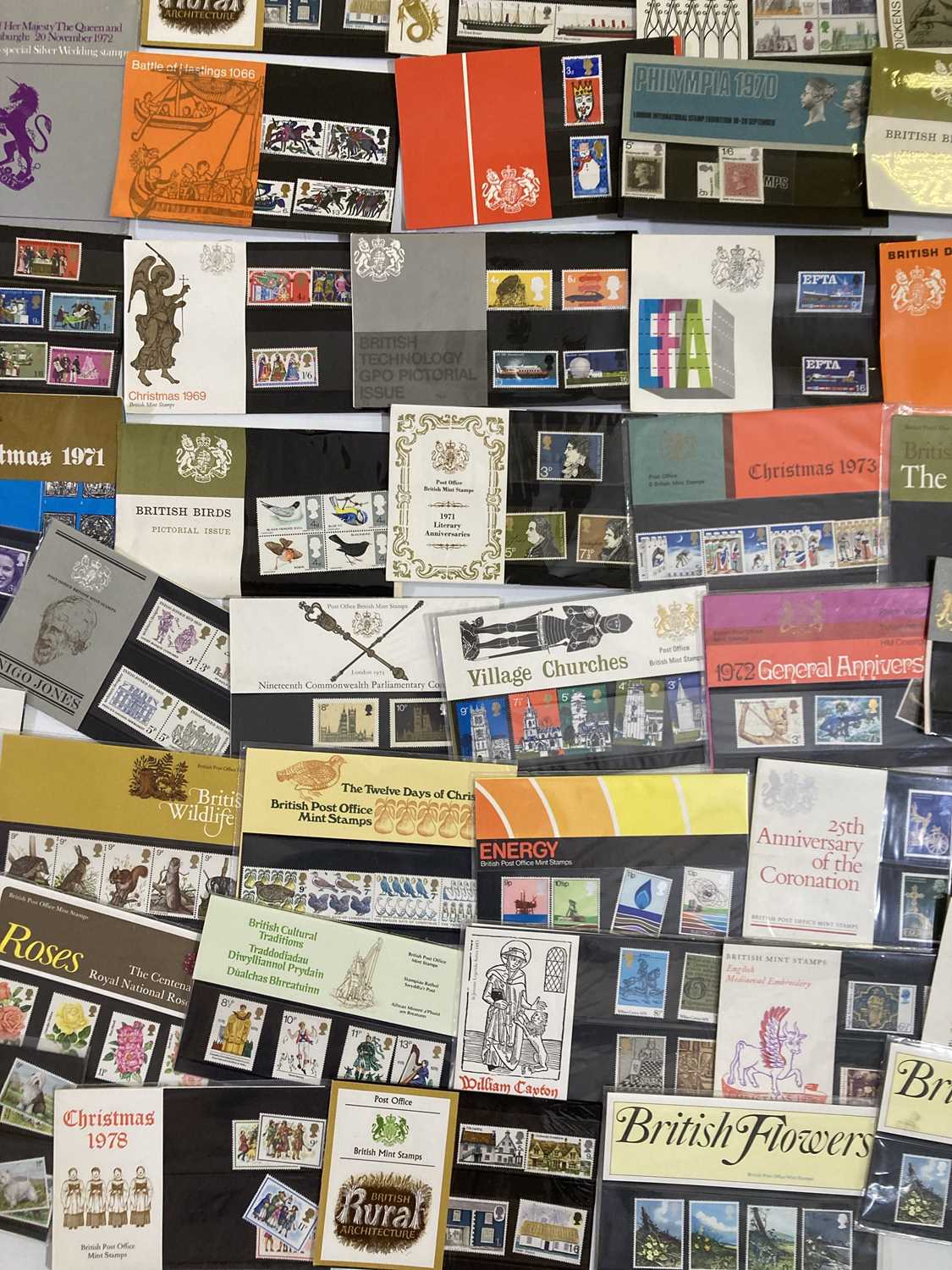 Lot 9 - STAMPS - UK PRESENTATION PACKS.