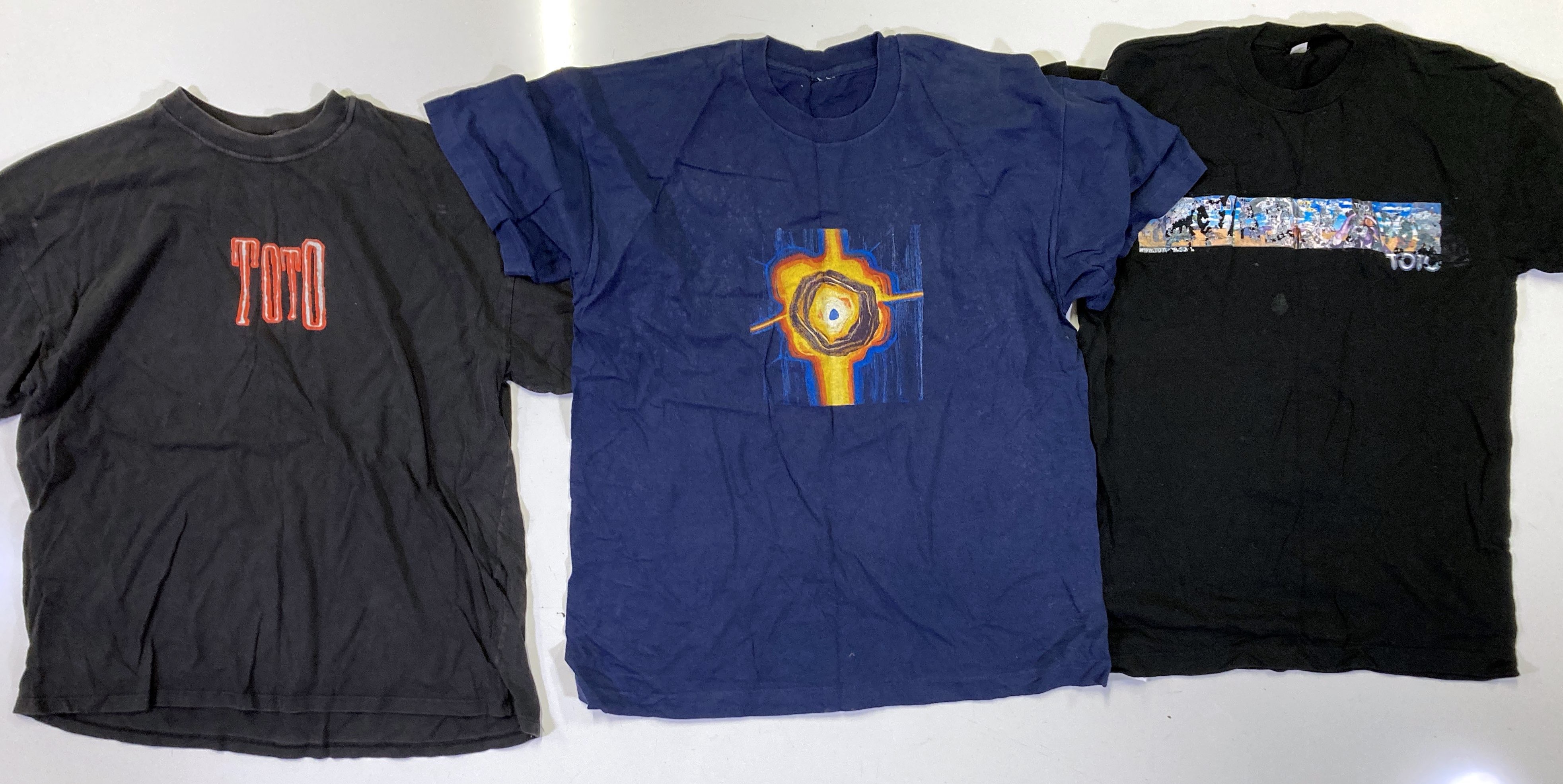 Lot 142 - TOTO TOUR / CREW CLOTHING.