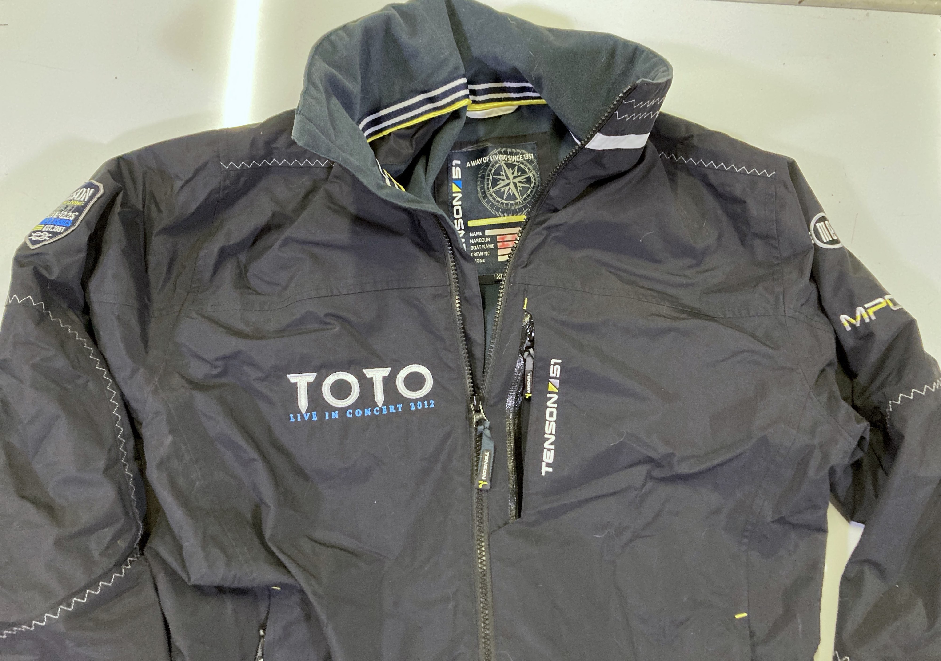 Lot 142 - TOTO TOUR / CREW CLOTHING.