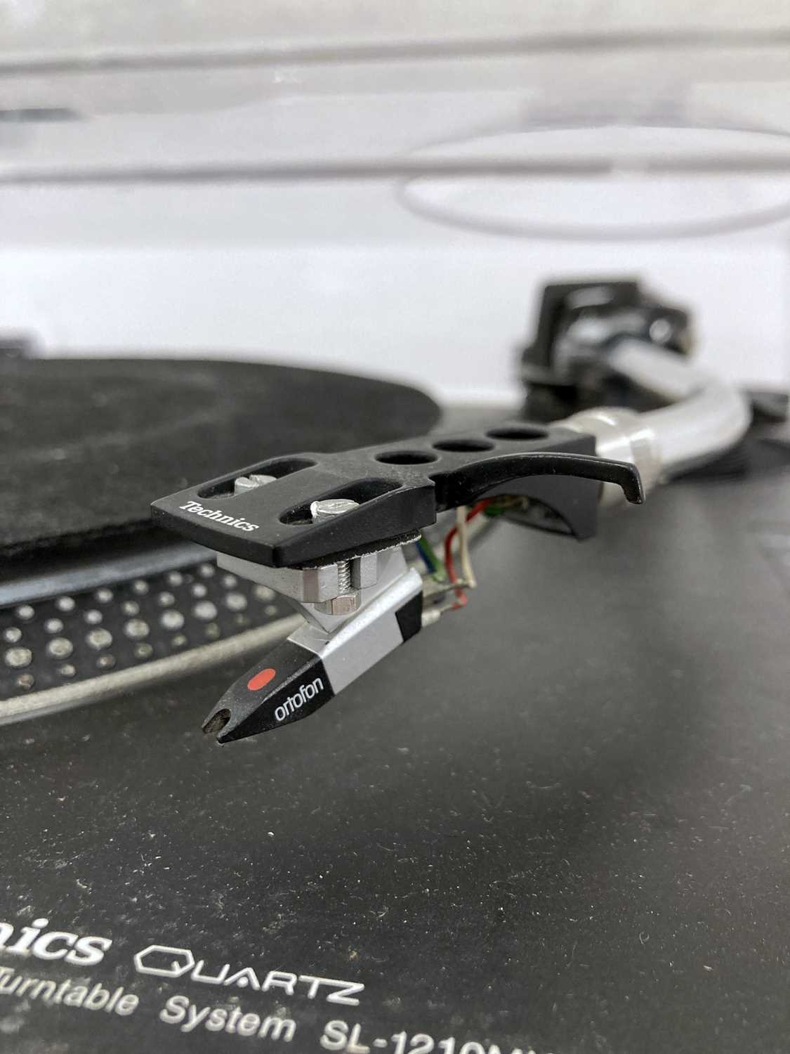 Lot 85 - TECHNICS SL-1210MK2 TURNTABLE.