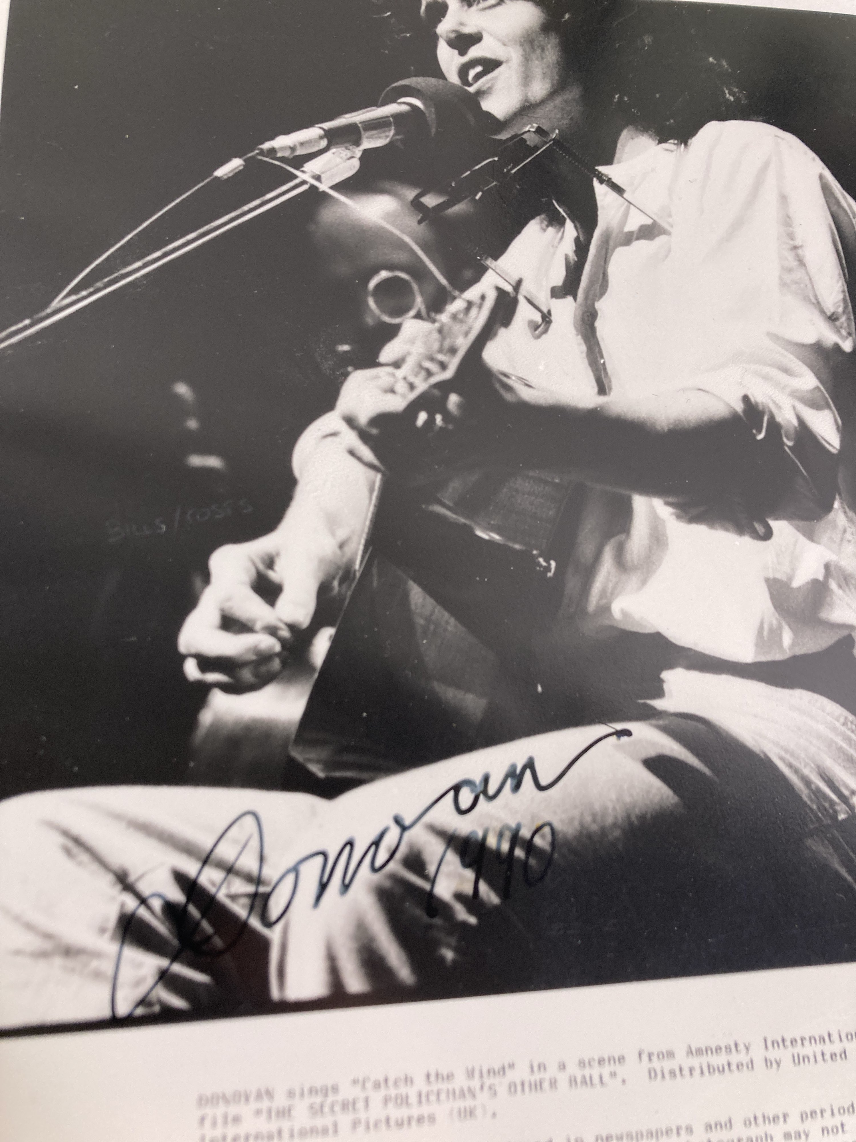 Lot 315 - 1960S STARS AUTOGRAPHS - DONOVAN / THE