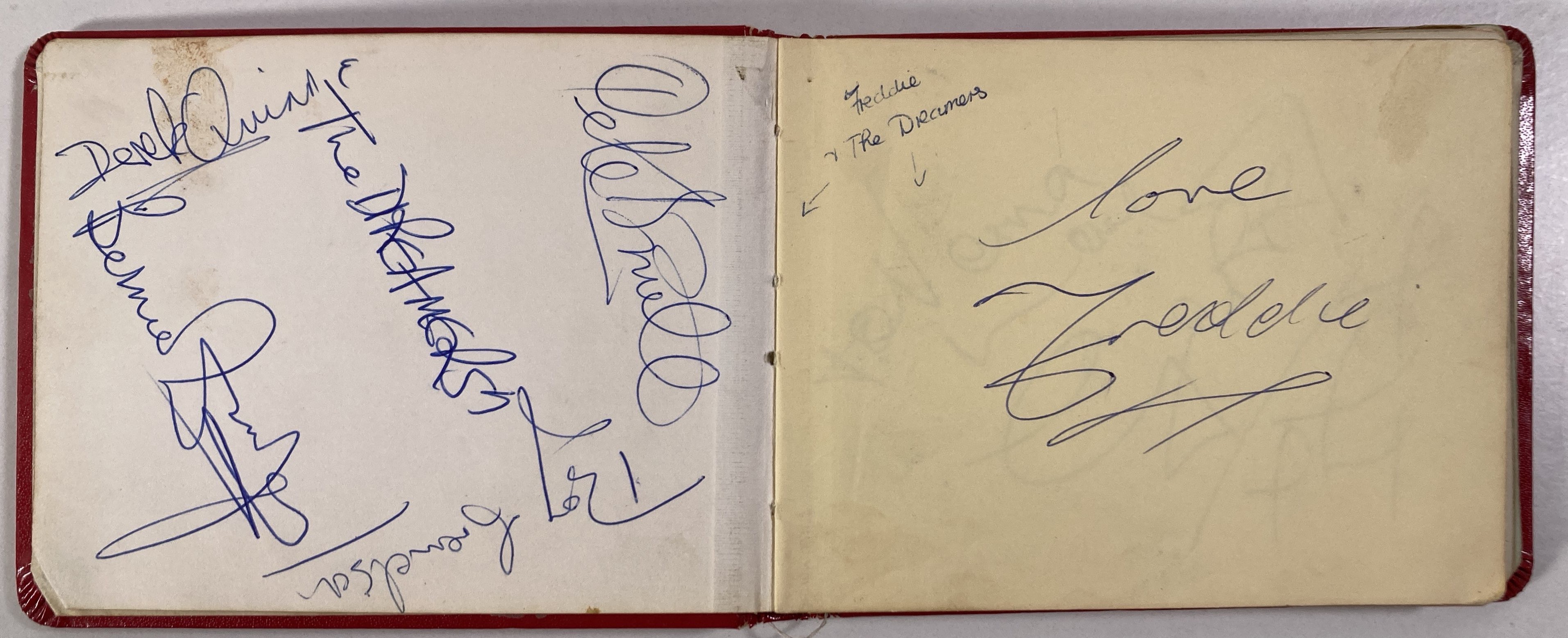 Lot 134 - AUTOGRAPH BOOK WITH SIGNATURES FROM THE