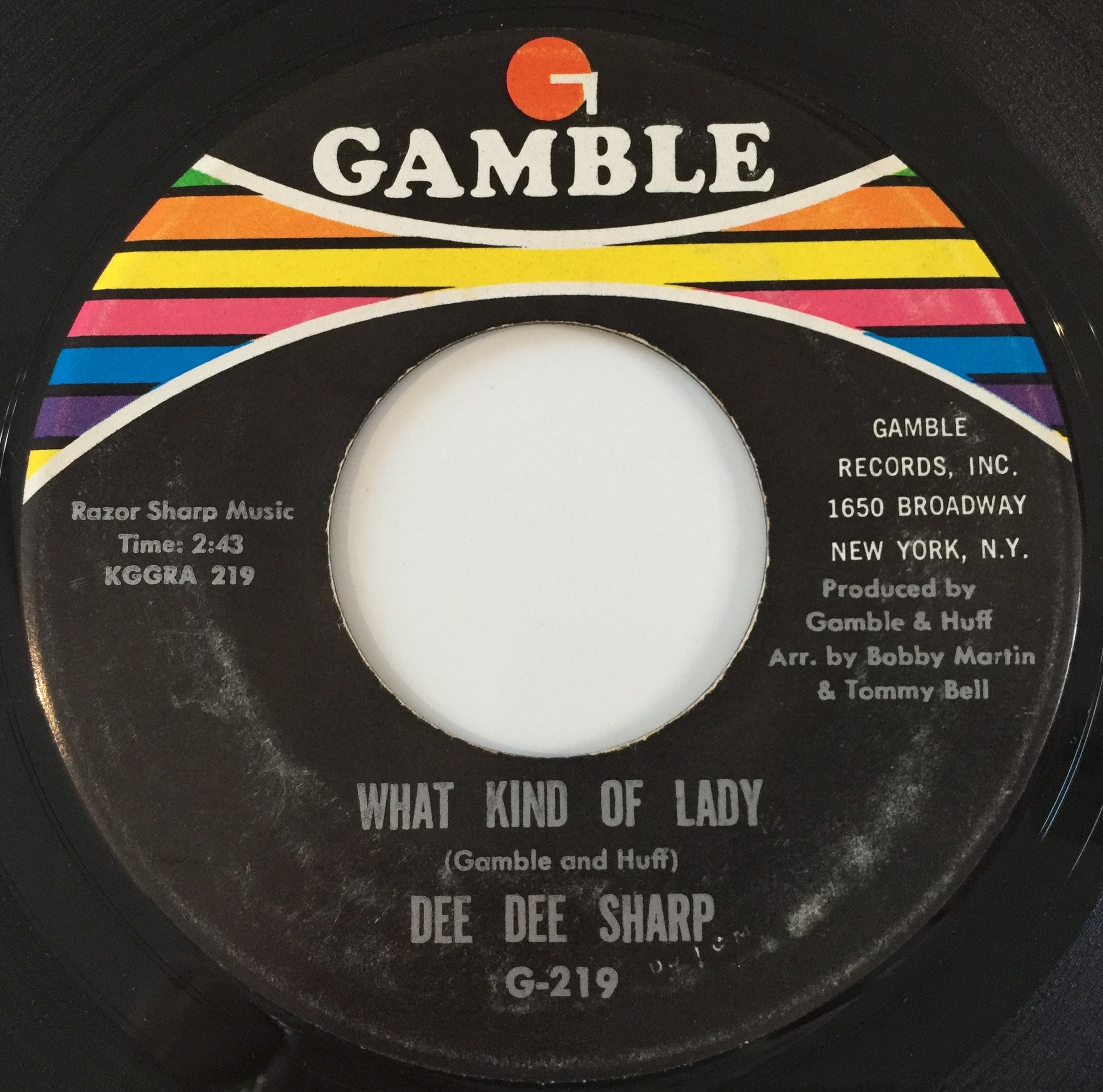 Lot 239 - DEE DEE SHARP - WHAT KIND OF LADY 7" (SIGNED