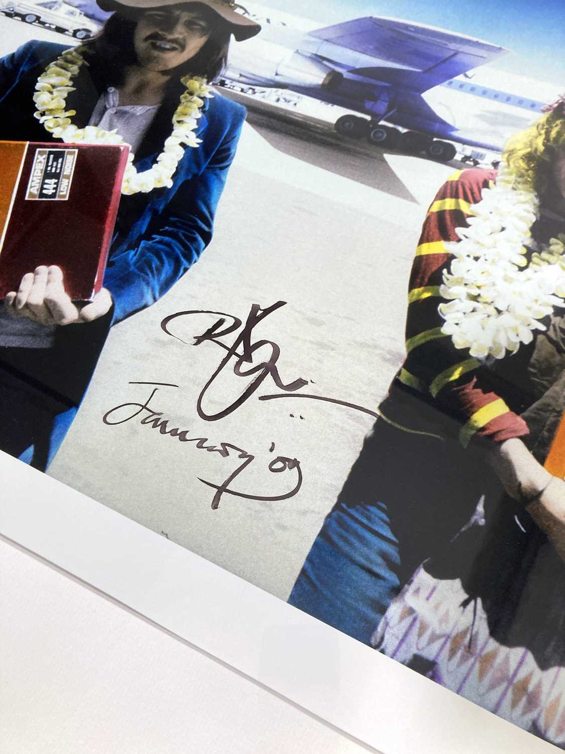 Lot 400 - LED ZEPPELIN - A PHOTOGRAPH SIGNED BY ROBERT