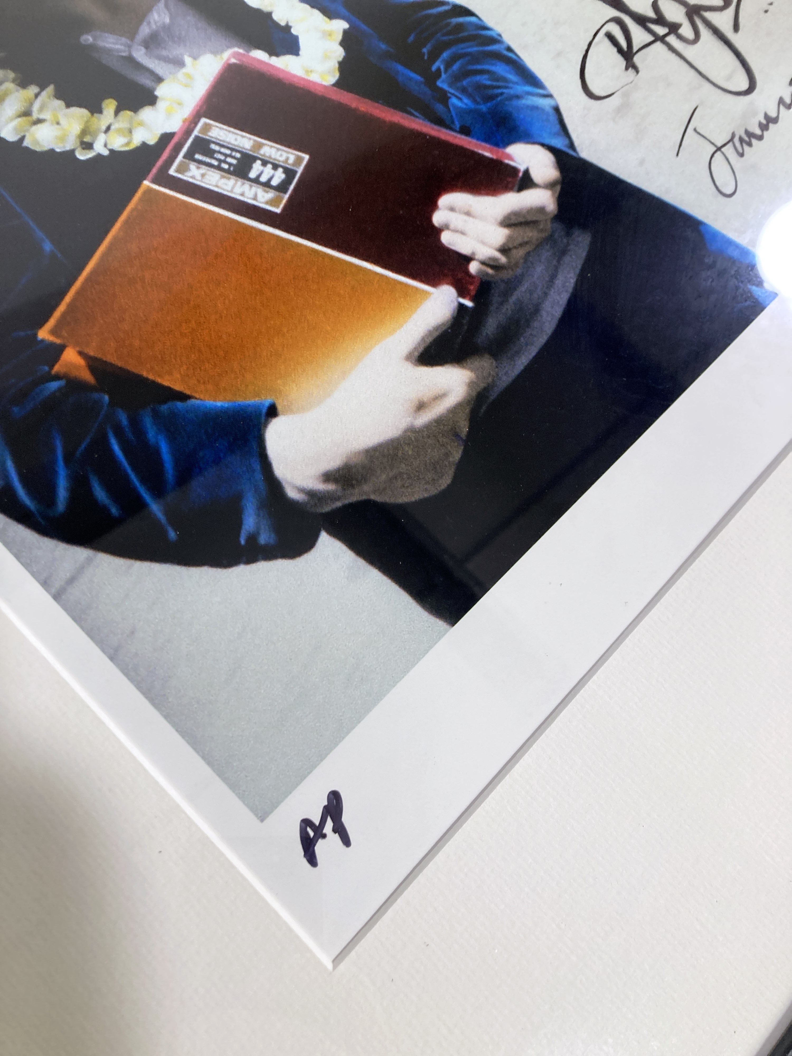 Lot 400 - LED ZEPPELIN - A PHOTOGRAPH SIGNED BY ROBERT