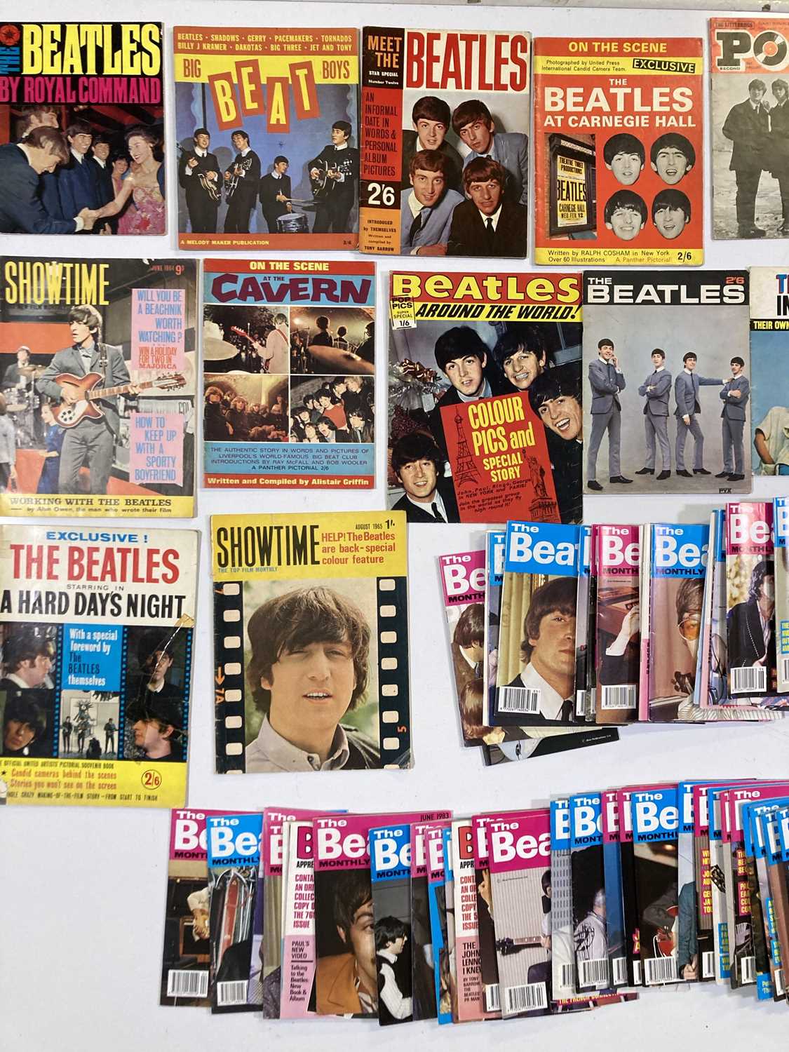 Lot 81 - THE BEATLES - MAGAZINES AND BOOKS.