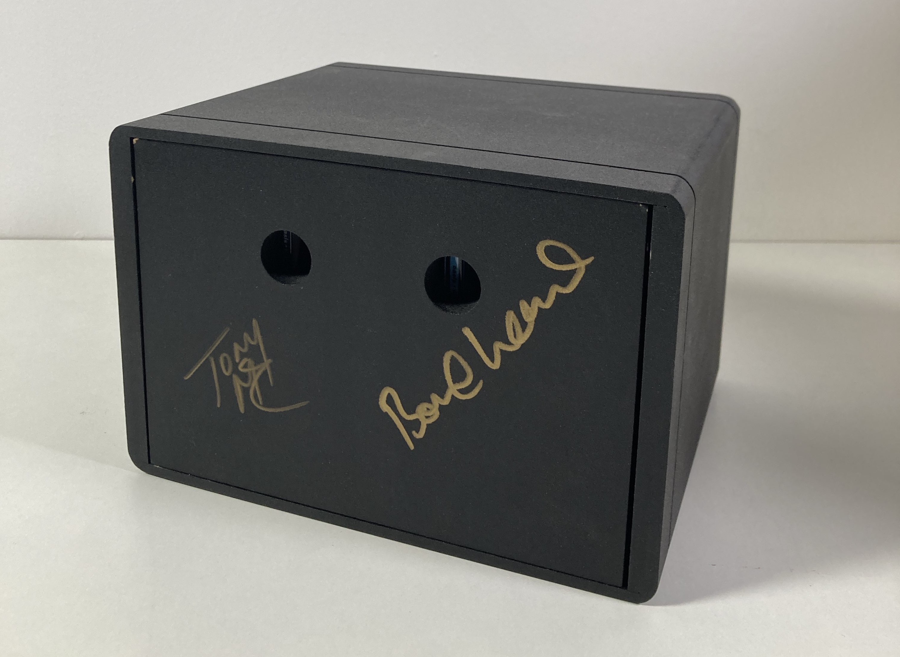 Lot 477 - OASIS VOX BOX SIGNED BY BONEHEAD / TONY