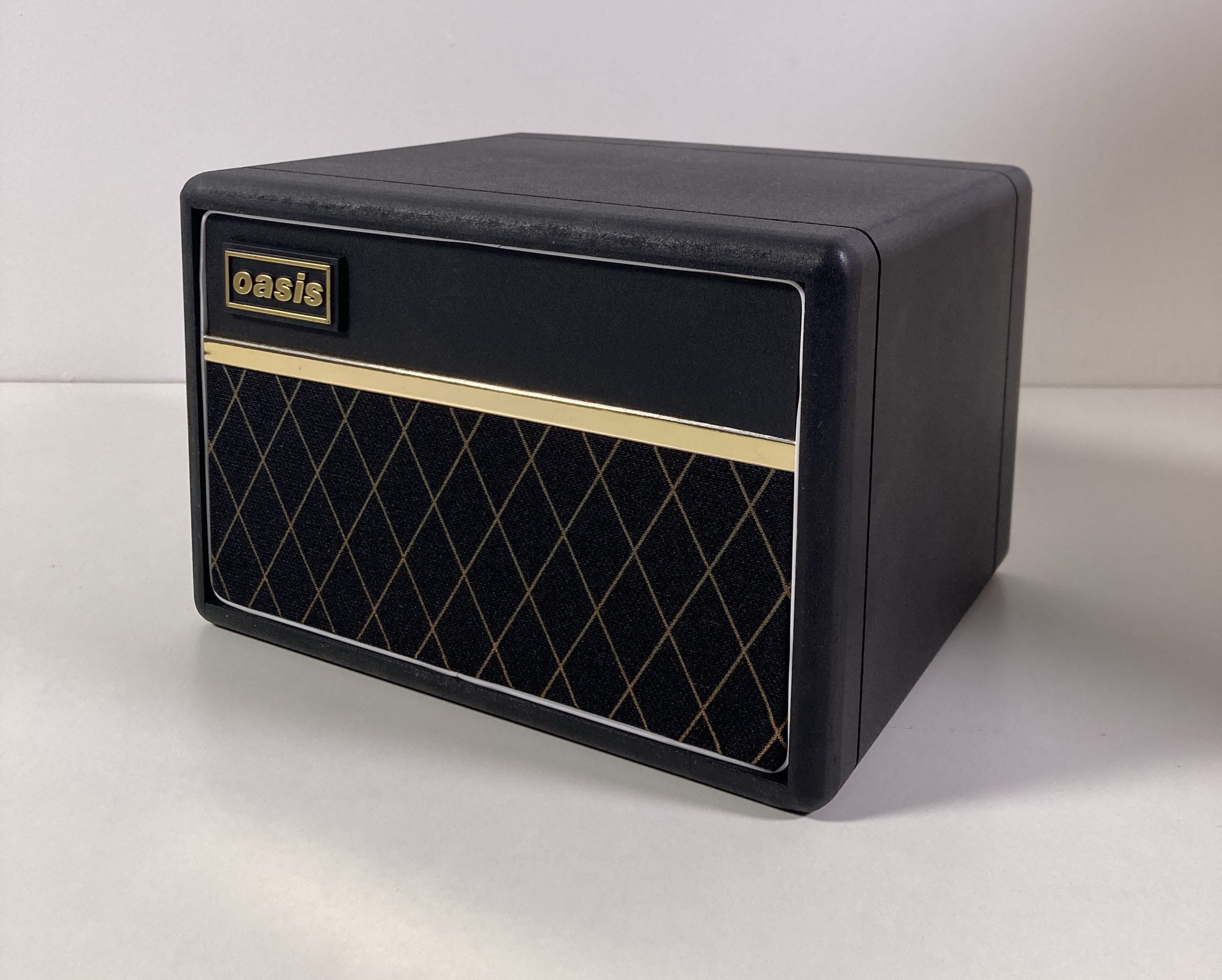 Lot 477 - OASIS VOX BOX SIGNED BY BONEHEAD / TONY