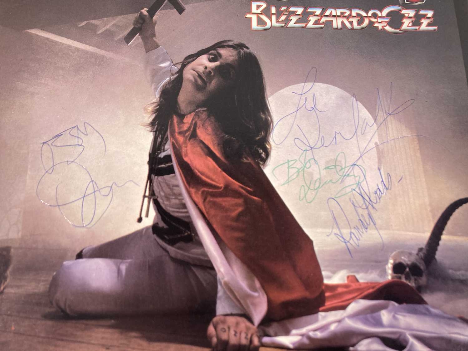 Lot 286 - OZZY OSBOURNE - FULLY SIGNED BLIZZARD OF OZ