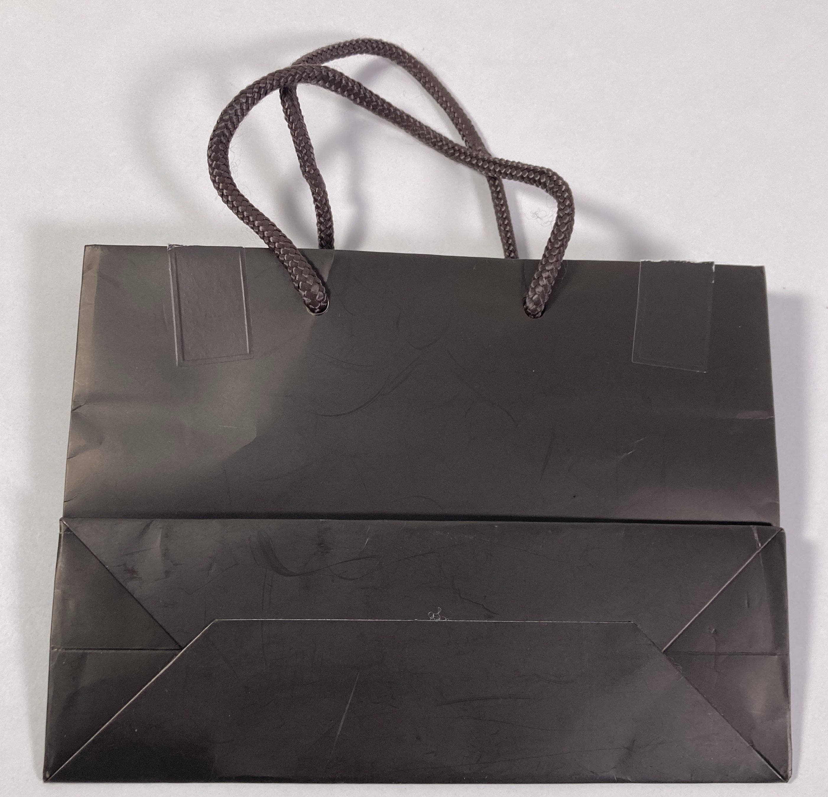 Lot 500 - OASIS - FULLY SIGNED GUCCI BAG.