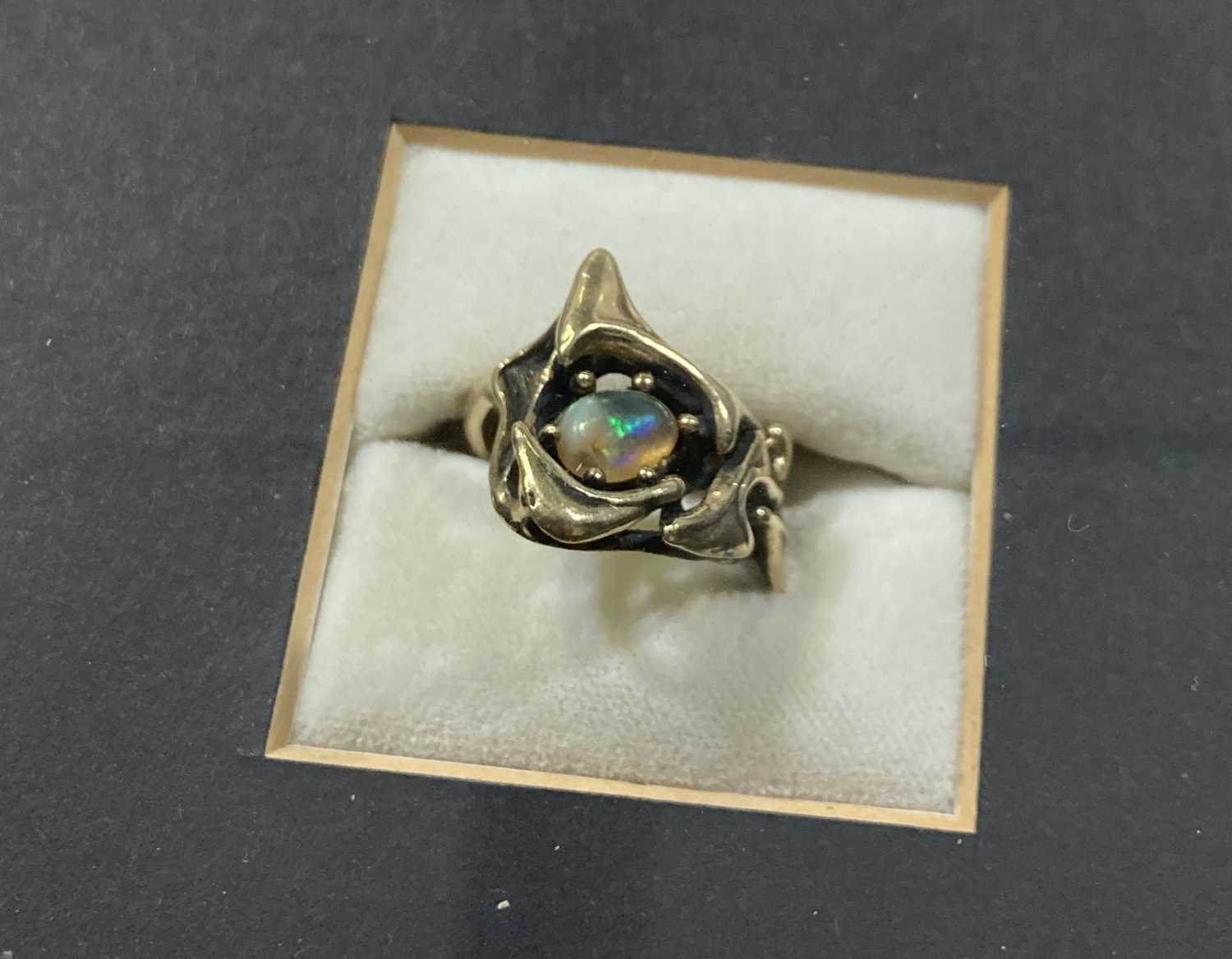 Lot 383 - JIMI HENDRIX - A RING OWNED BY JIMI C 1967