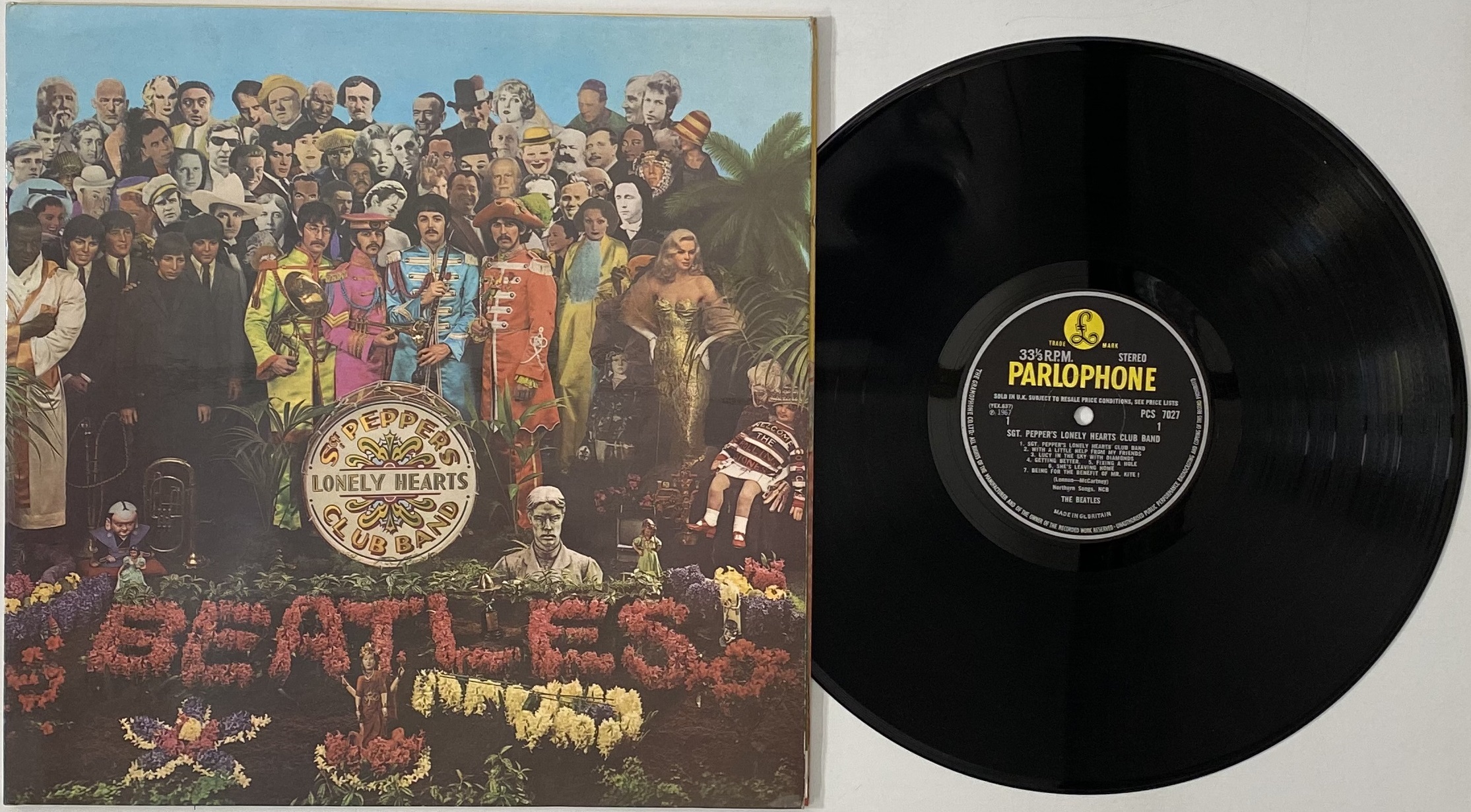 Lot 65 - THE BEATLES - SGT. PEPPER'S LONELY HEARTS