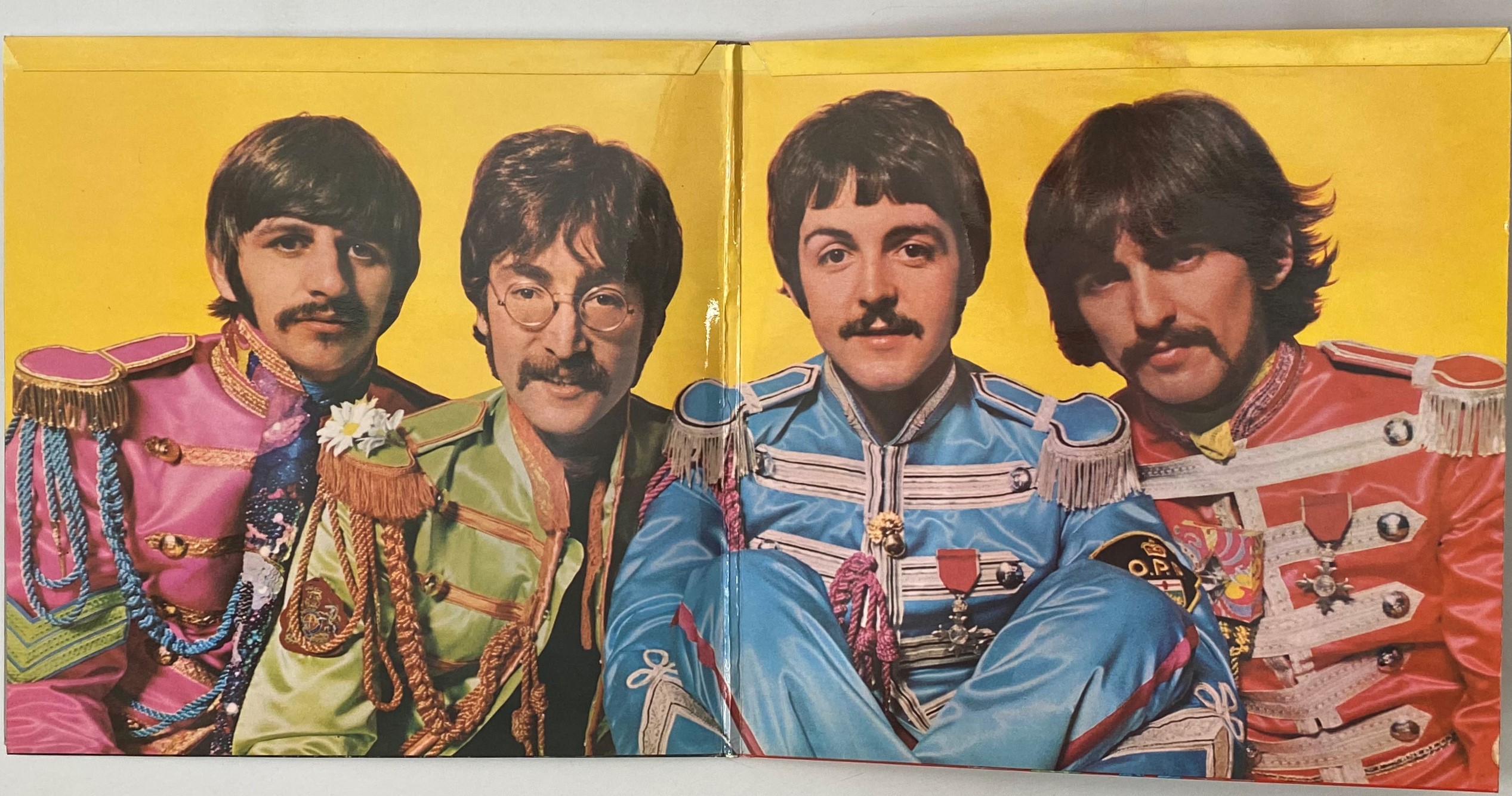 Lot 65 - THE BEATLES - SGT. PEPPER'S LONELY HEARTS