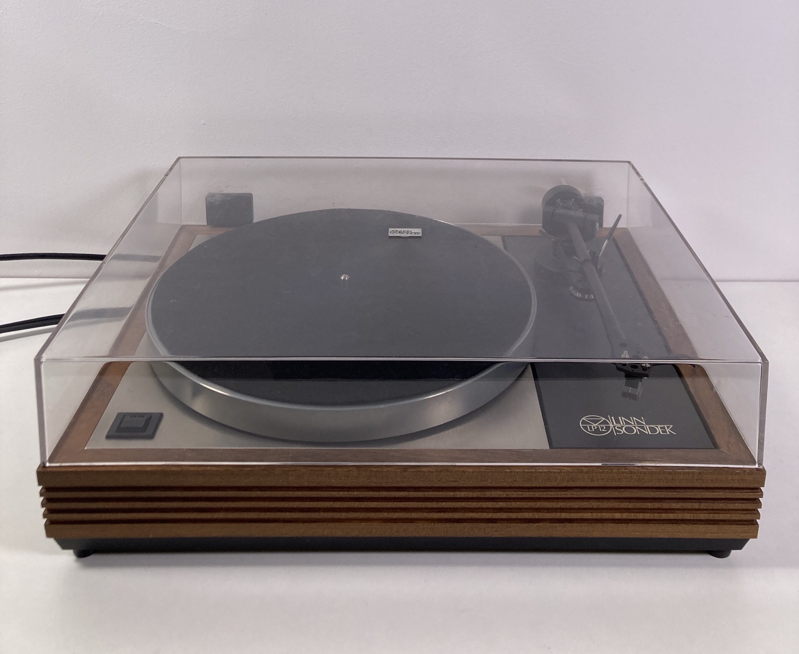 Lot 13 - LINN LP12 SONDEK TURNTABLE & LINN LINGO.