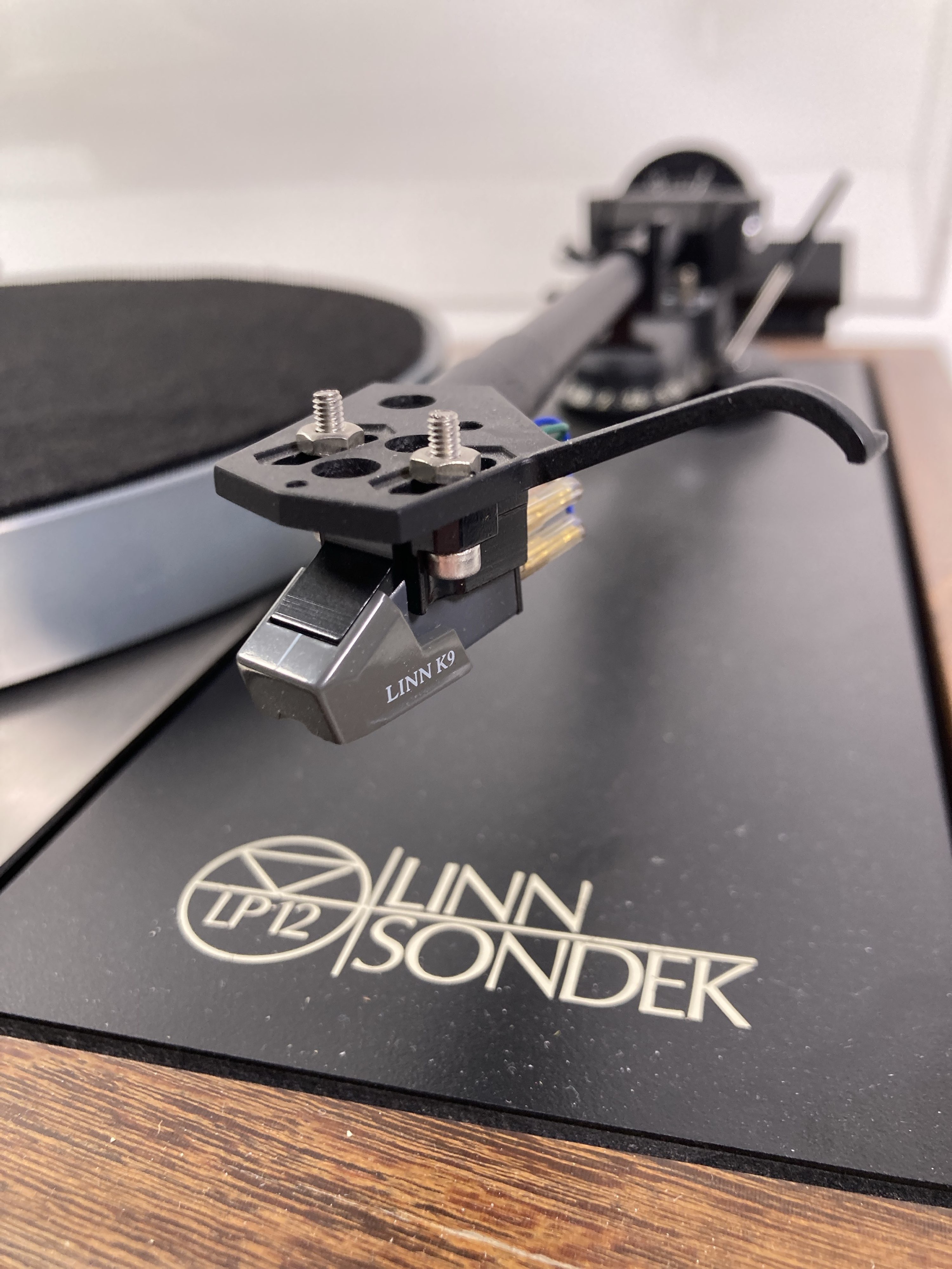 Lot 13 - LINN LP12 SONDEK TURNTABLE & LINN LINGO.