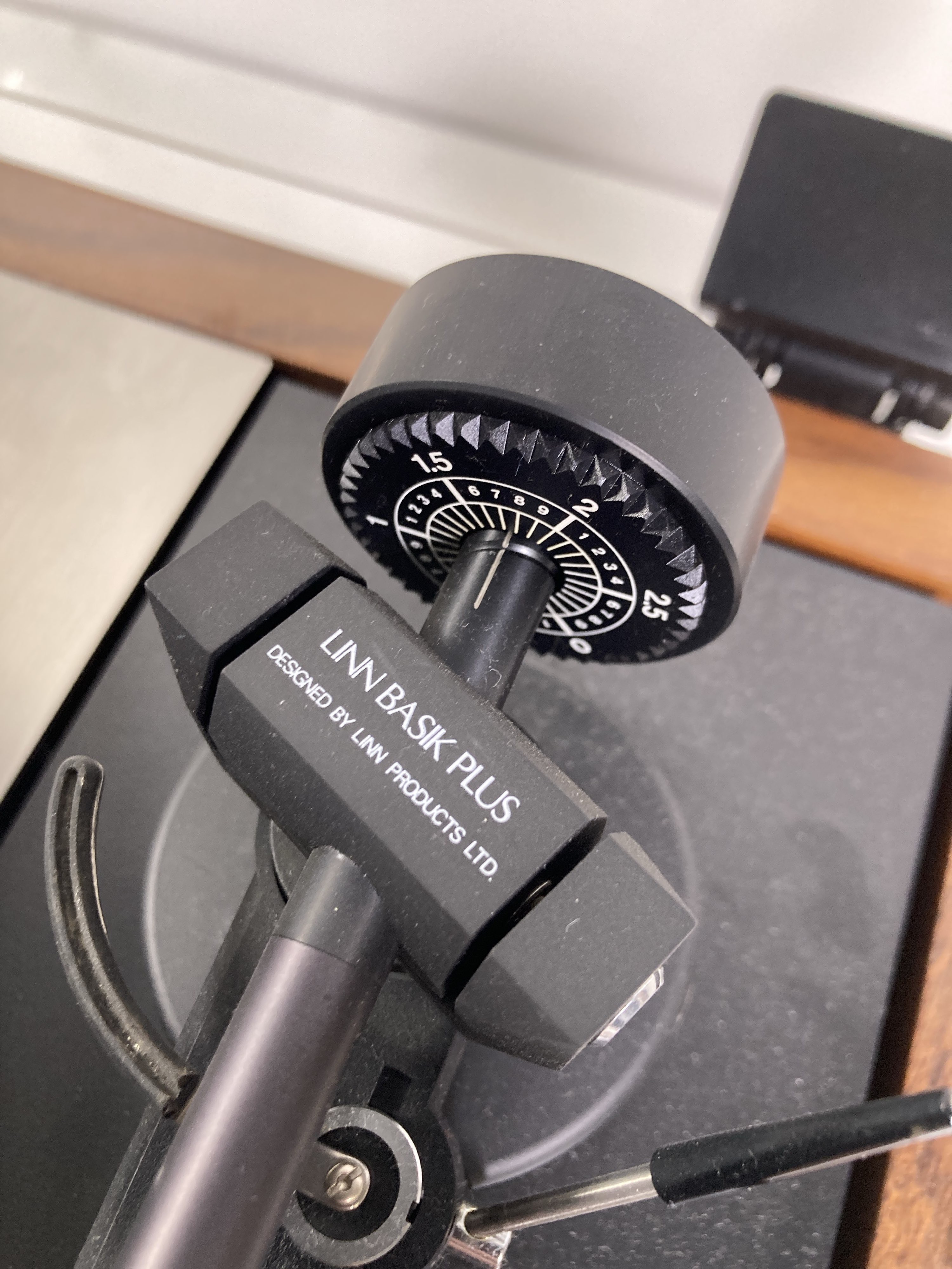 Lot 13 - LINN LP12 SONDEK TURNTABLE & LINN LINGO.