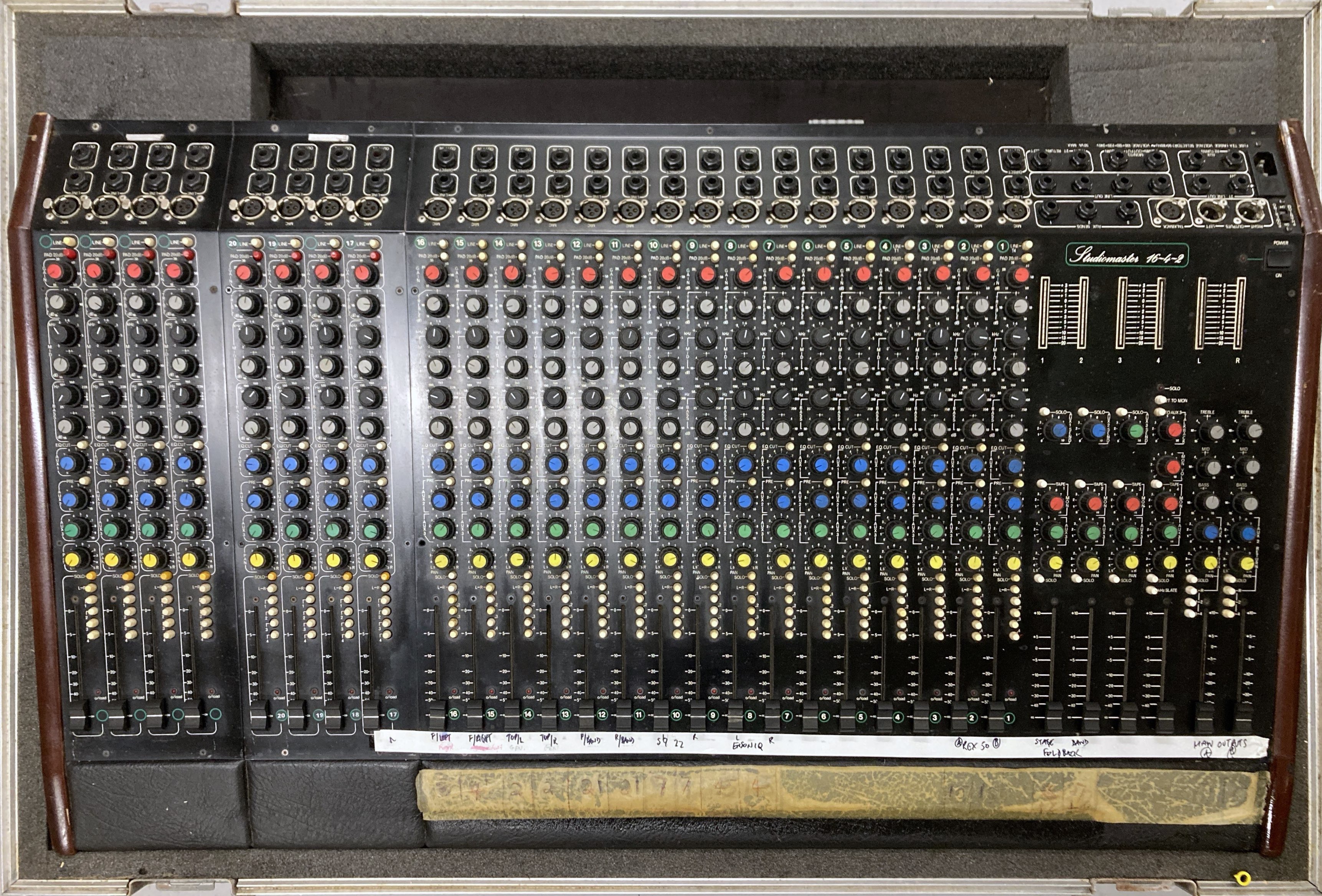 Lot 26 - STUDIOMASTERS 16-4-2 MIXING DESK IN FLIGHT
