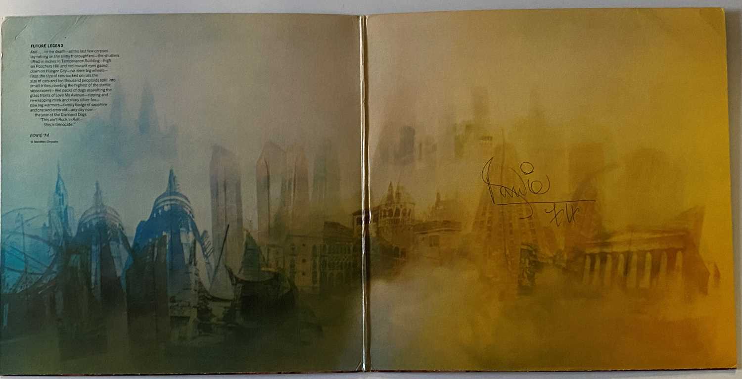 Lot 324 - DAVID BOWIE DIAMOND DOGS SIGNED LP