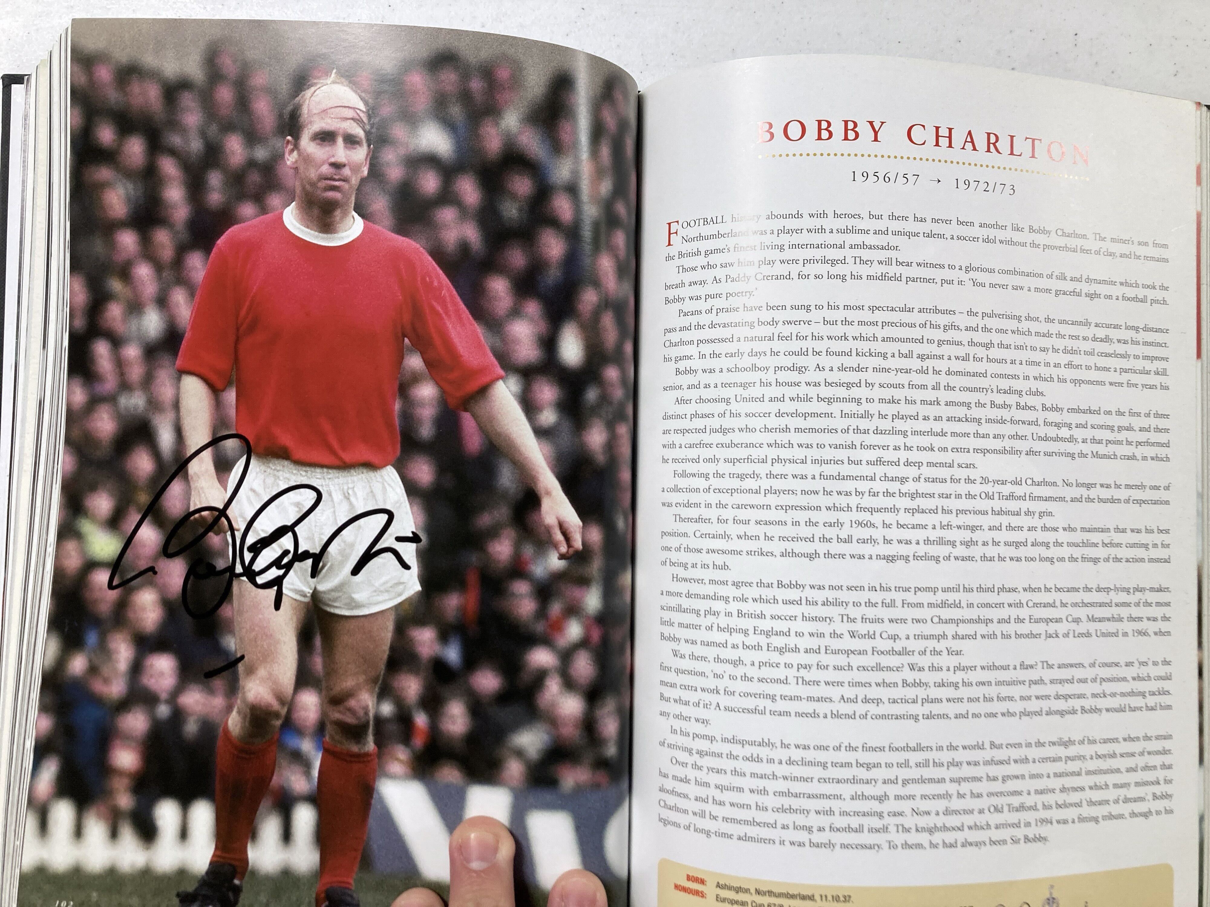 Lot 25 - MANCHESTER UNITED - MULTI SIGNED 'PLAYER BY