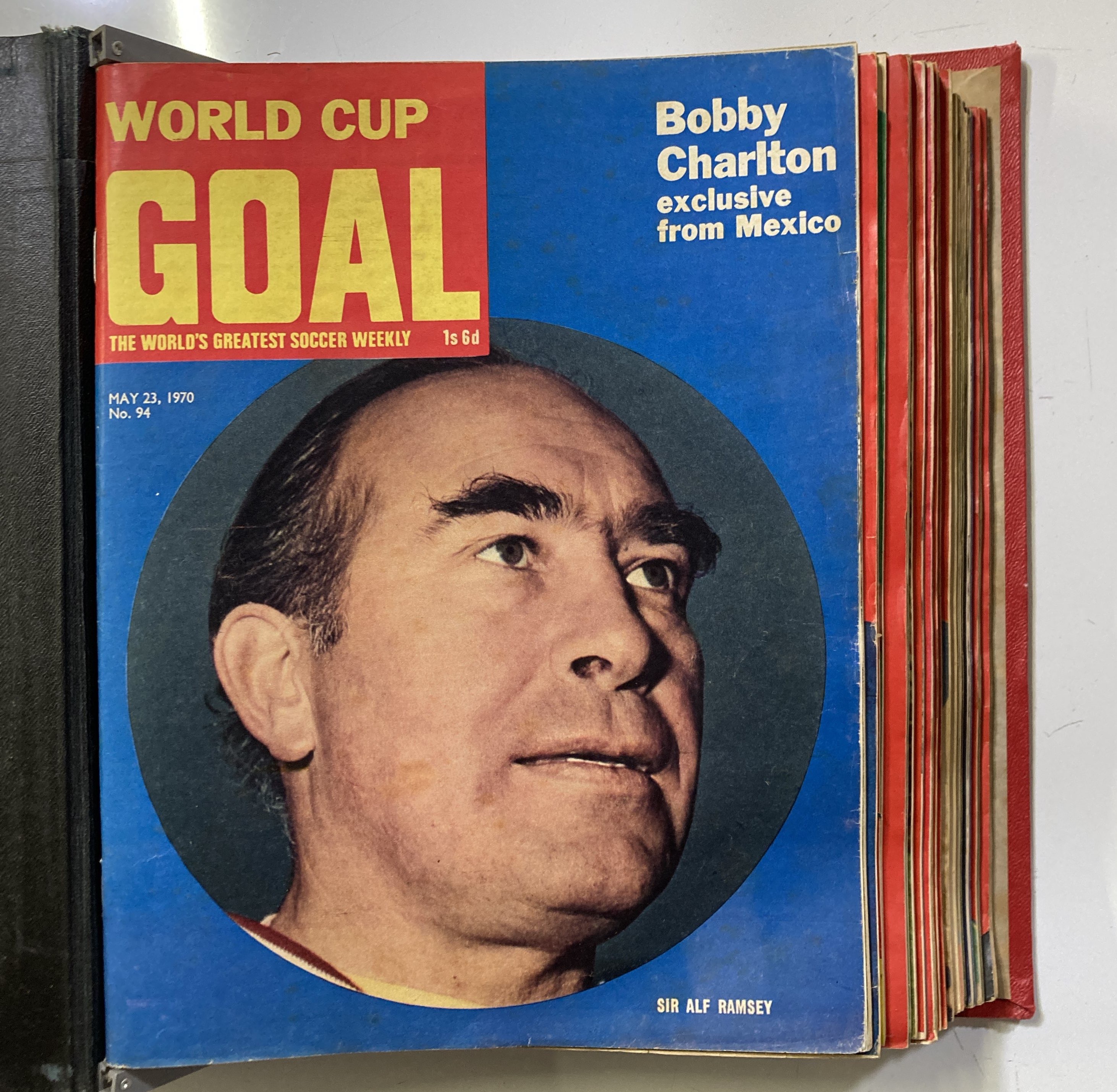 Lot 39 - APPROX 197 FOOTBALL MAGAZINES (GOAL, FOOTBALL
