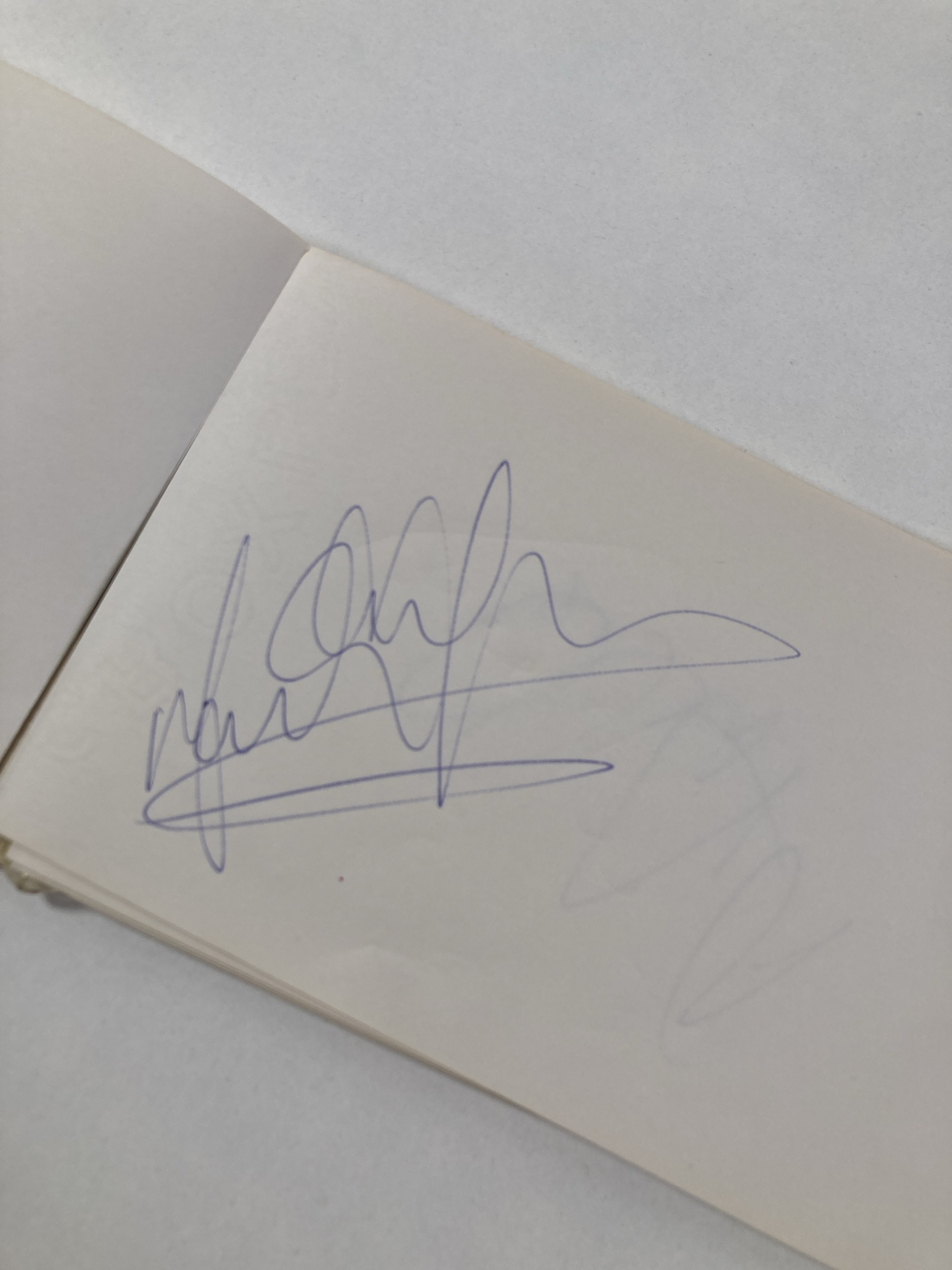 Lot 46 - MANCHESTER UNITED - SIGNED MEMORABILIA.