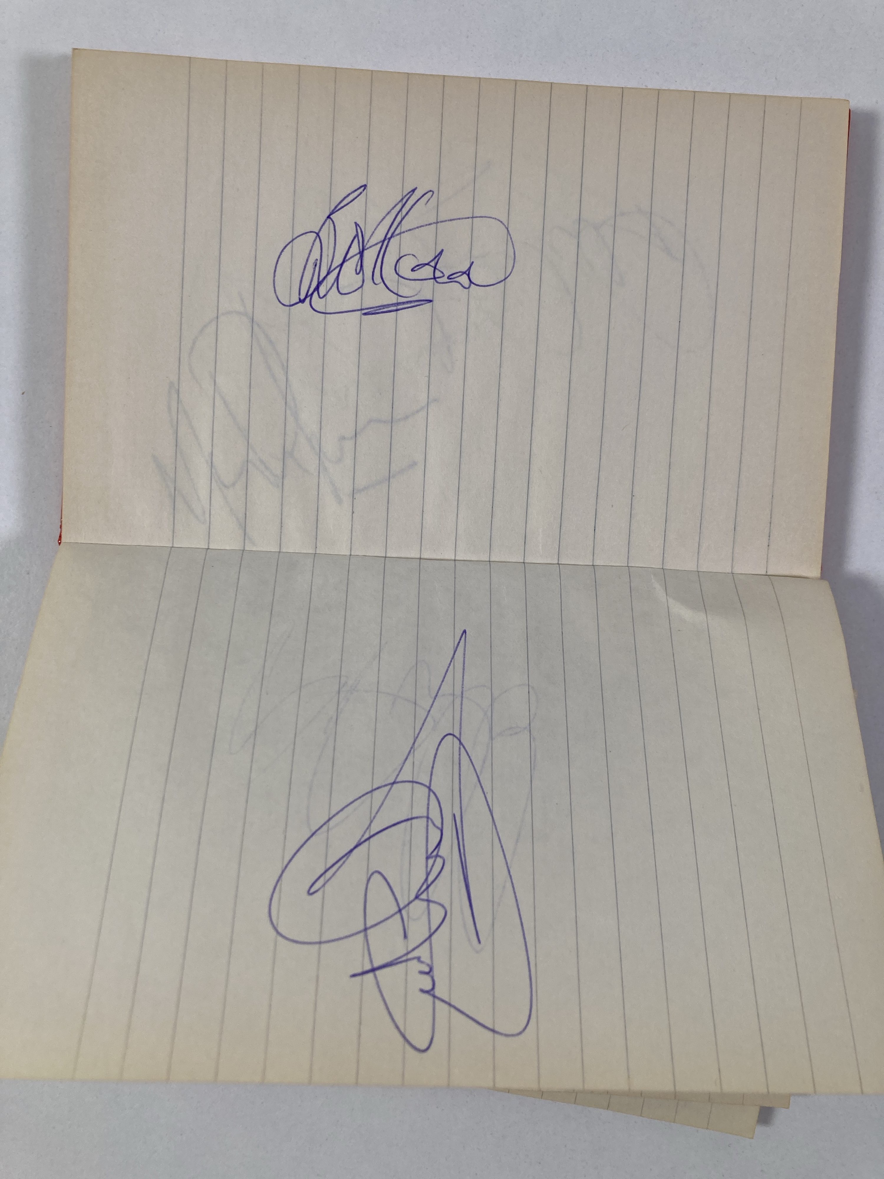 Lot 46 - MANCHESTER UNITED - SIGNED MEMORABILIA.