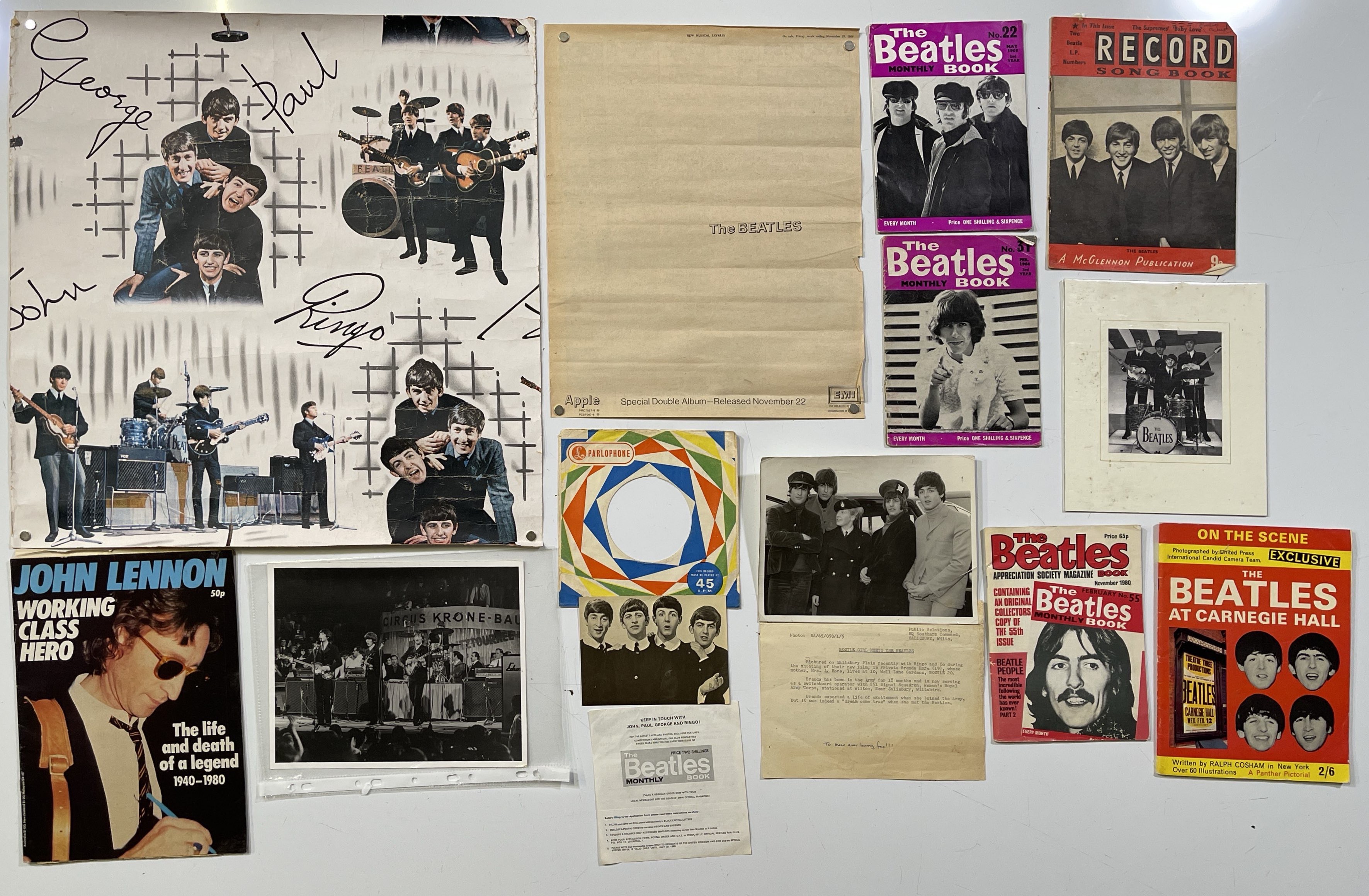 Lot 417 - THE BEATLES - COLLECTABLES INC WALLPAPER