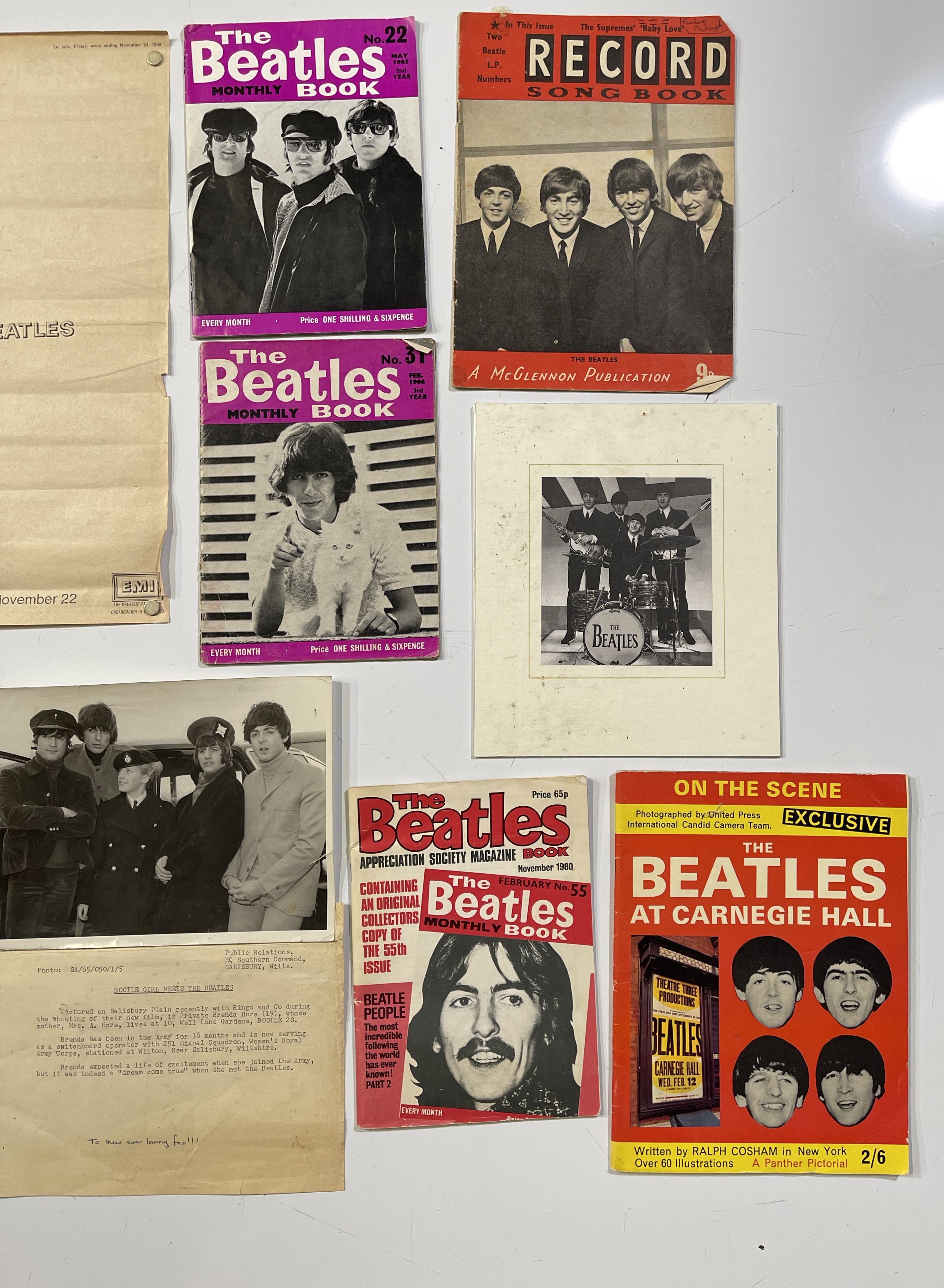 Lot 417 - THE BEATLES - COLLECTABLES INC WALLPAPER